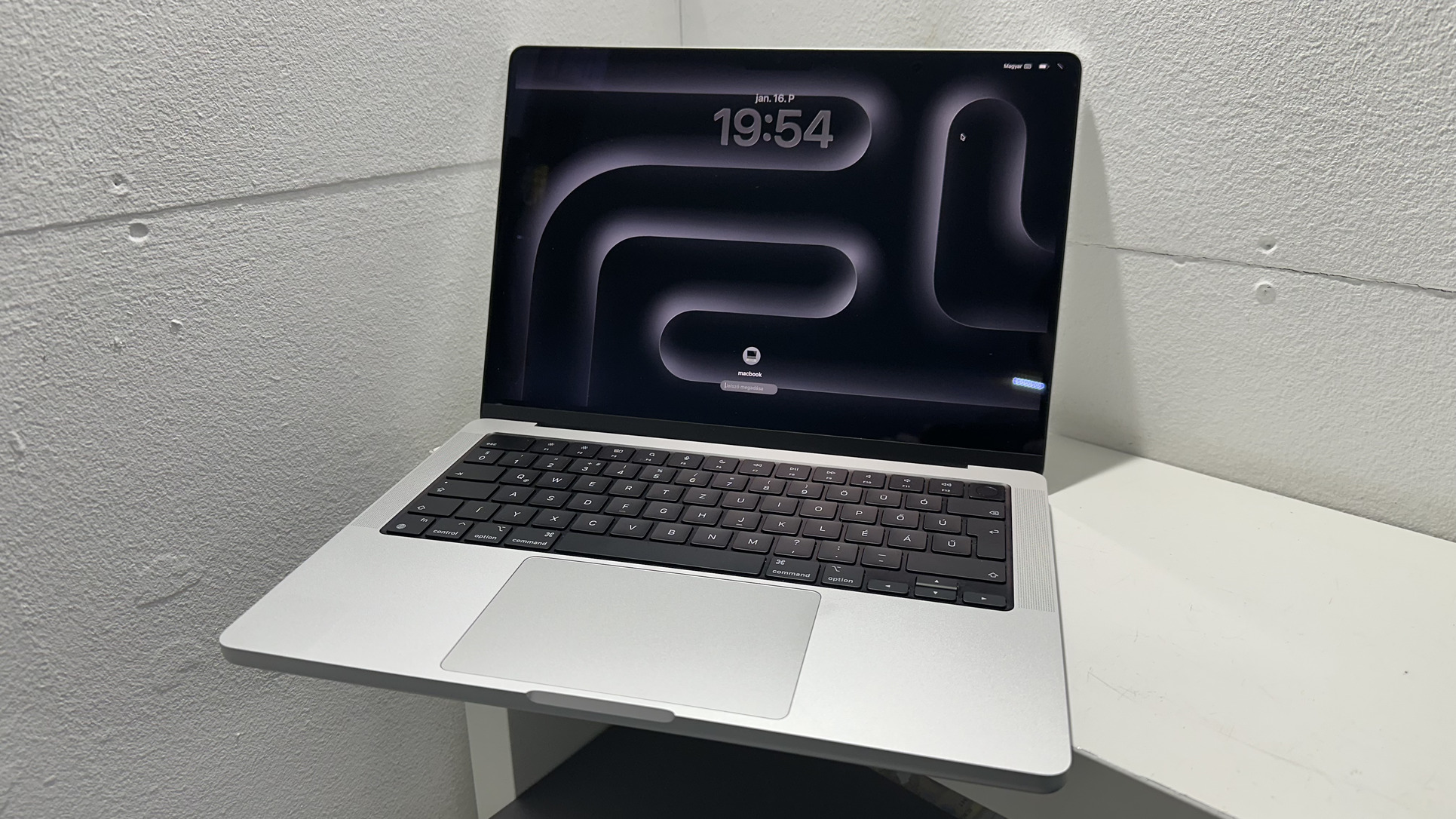 Macbook Pro 14" A2442 2021 M1 Pro 32GB 512GB Silver (2022) - HardverApró