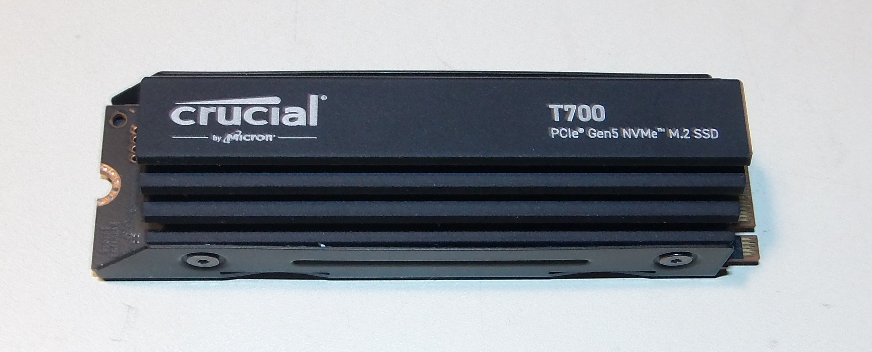 Crucial T700 1TB M.2 SSD hűtőbordával (CT1000T700SSD5) - HardverApró