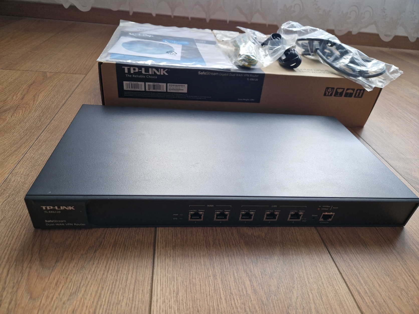 TP-Link TL-ER6120 SafeStream gigabites, dual WAN VPN router - HardverApró