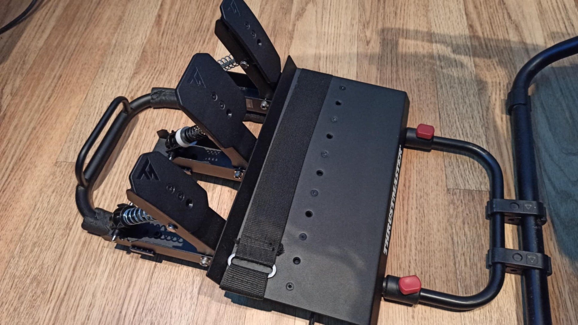 Thrustmaster TS-XW kormány. - HardverApró