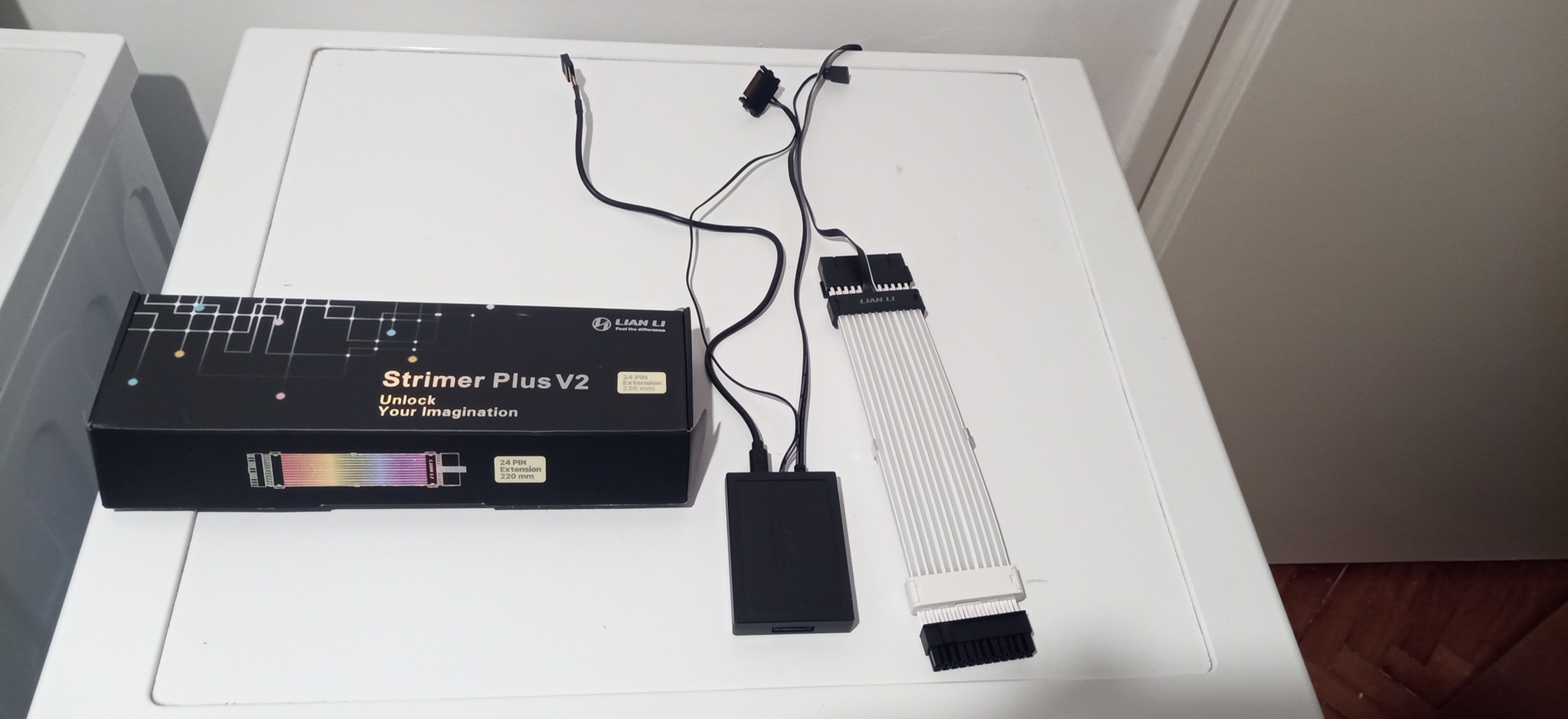 Lian Li Strimer Plus V2 24-Pin RGB Tápkábel 20cm - HardverApró