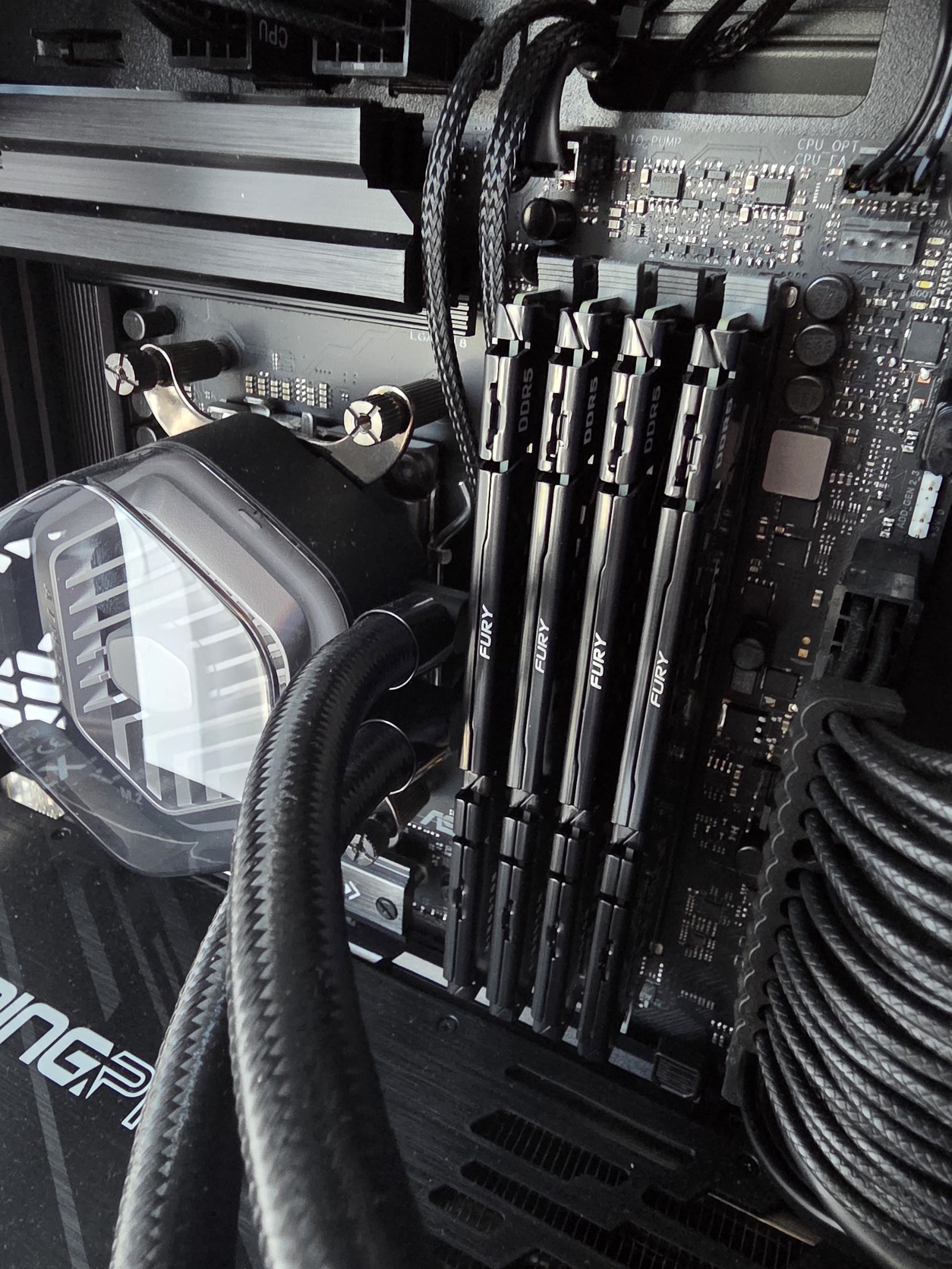 Ryzen 7 9800X3D / RTX 5070Ti 16gb / 4+1TB SSD / Asus B850M-Plus / 64gb ...