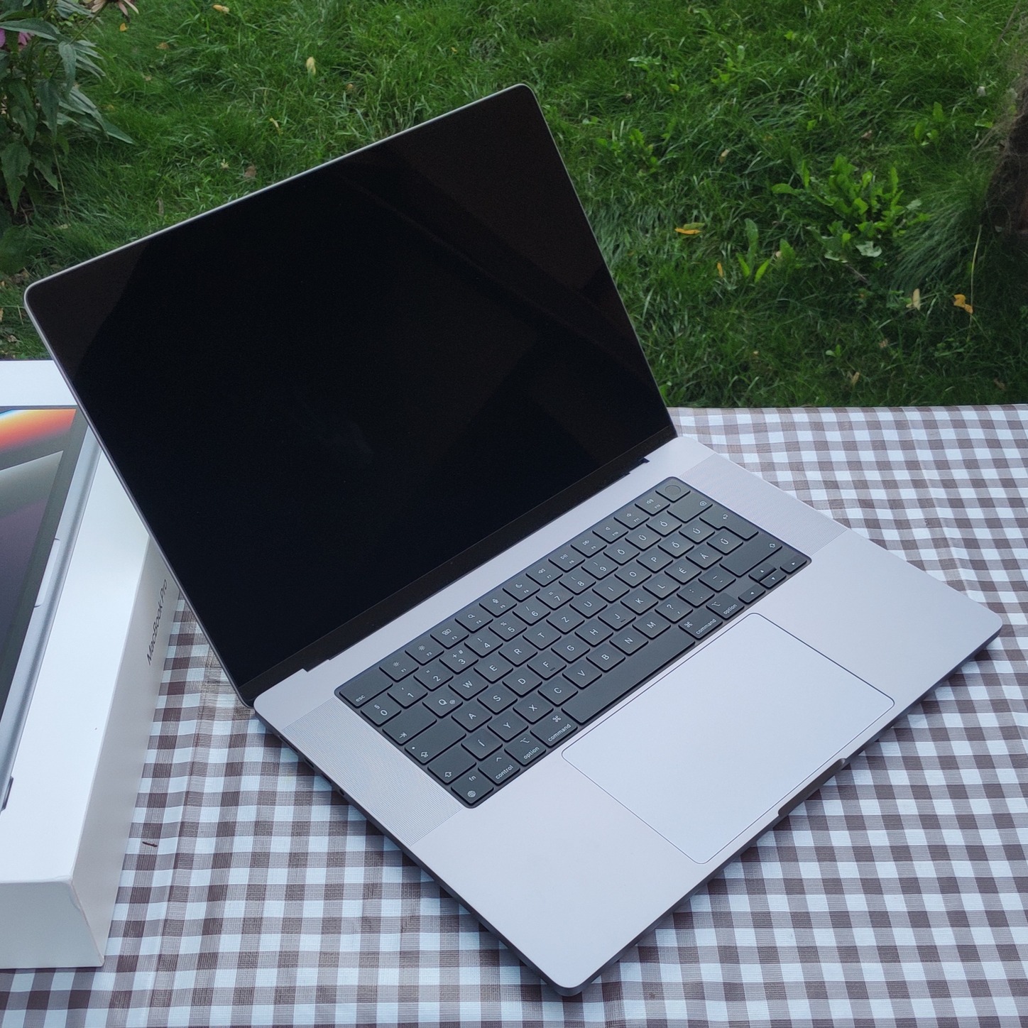 Macbook Pro 16" M1 Pro 2021 - 10 GPU, 16 CPU, 32GB RAM, 1TB/512 GB - garancia (87) - HardverApró