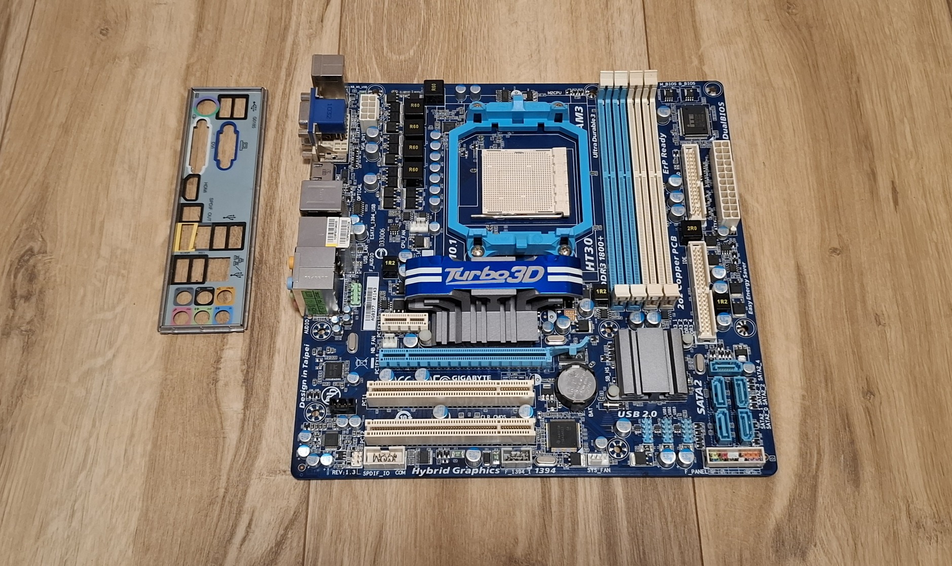 Gigabyte GA-880GM-UD2H rev: 1.3 AMD AM3 alaplap - HardverApró