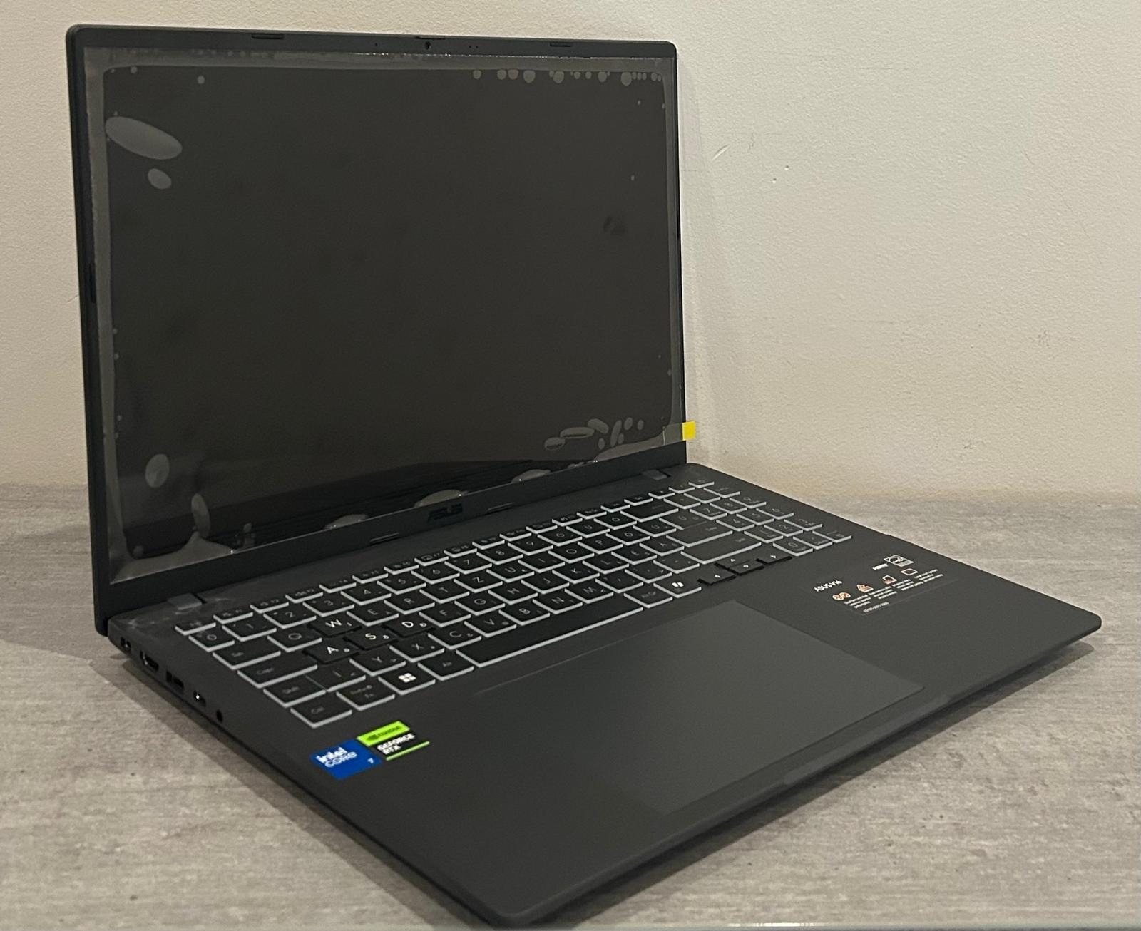 ASUS V16 (V3607) Intel Core 7 240H Geforce RTX 5050 - HardverApró