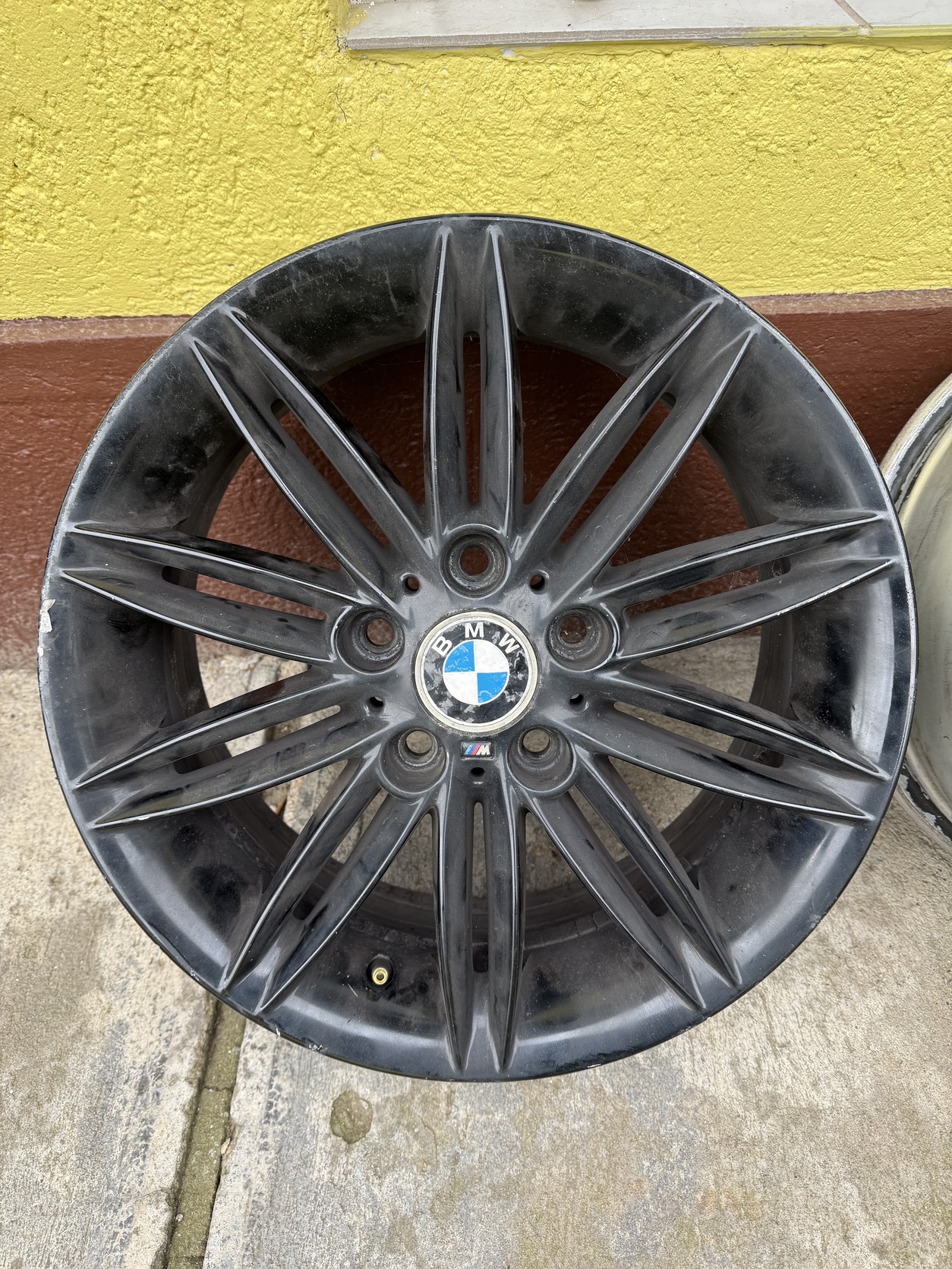 BMW E81 E82 E87 E88 1-es Style 207 M fekete felniszett - HardverApró