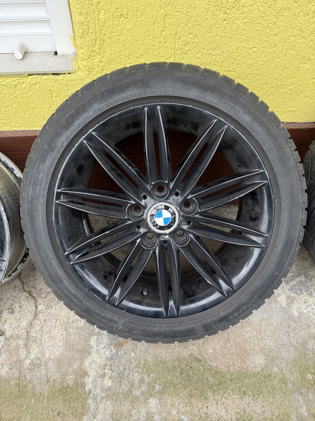BMW E81 E82 E87 E88 1-es Style 207 M fekete felniszett - HardverApró