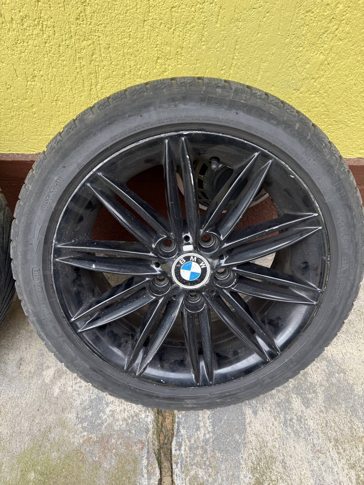 BMW E81 E82 E87 E88 1-es Style 207 M fekete felniszett - HardverApró
