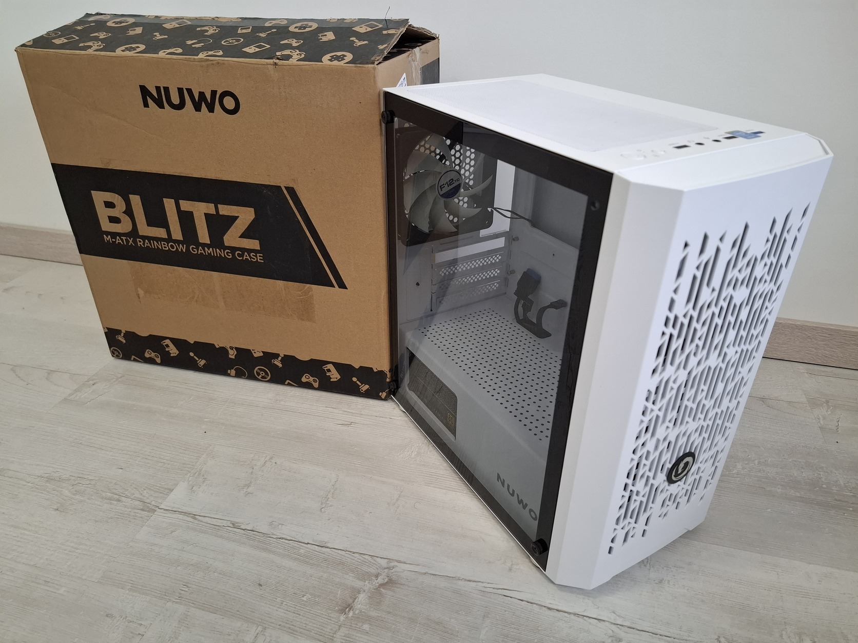Nuwo Blitz R25 Fehér mATX - ITX ház + 600W Aerocool ATX tápegységgel ...