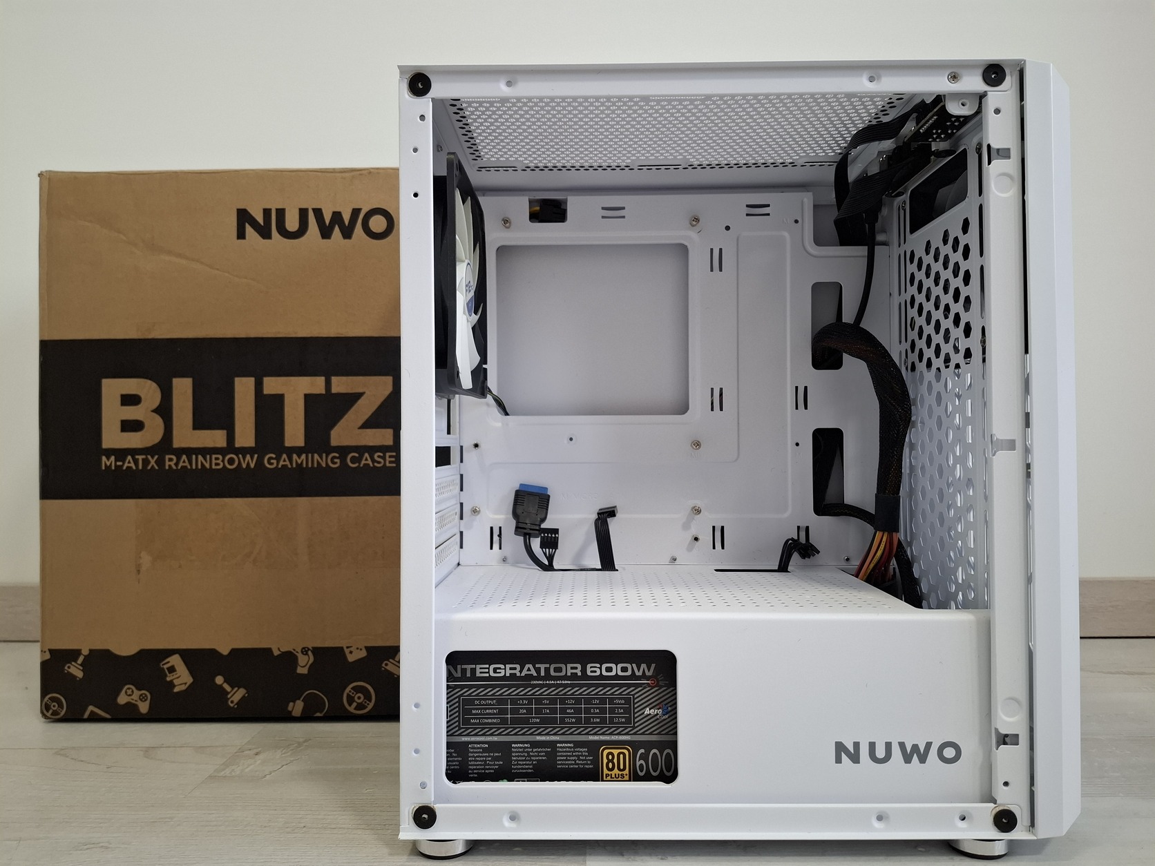 Nuwo Blitz R25 Fehér mATX - ITX ház + 600W Aerocool ATX tápegységgel ...