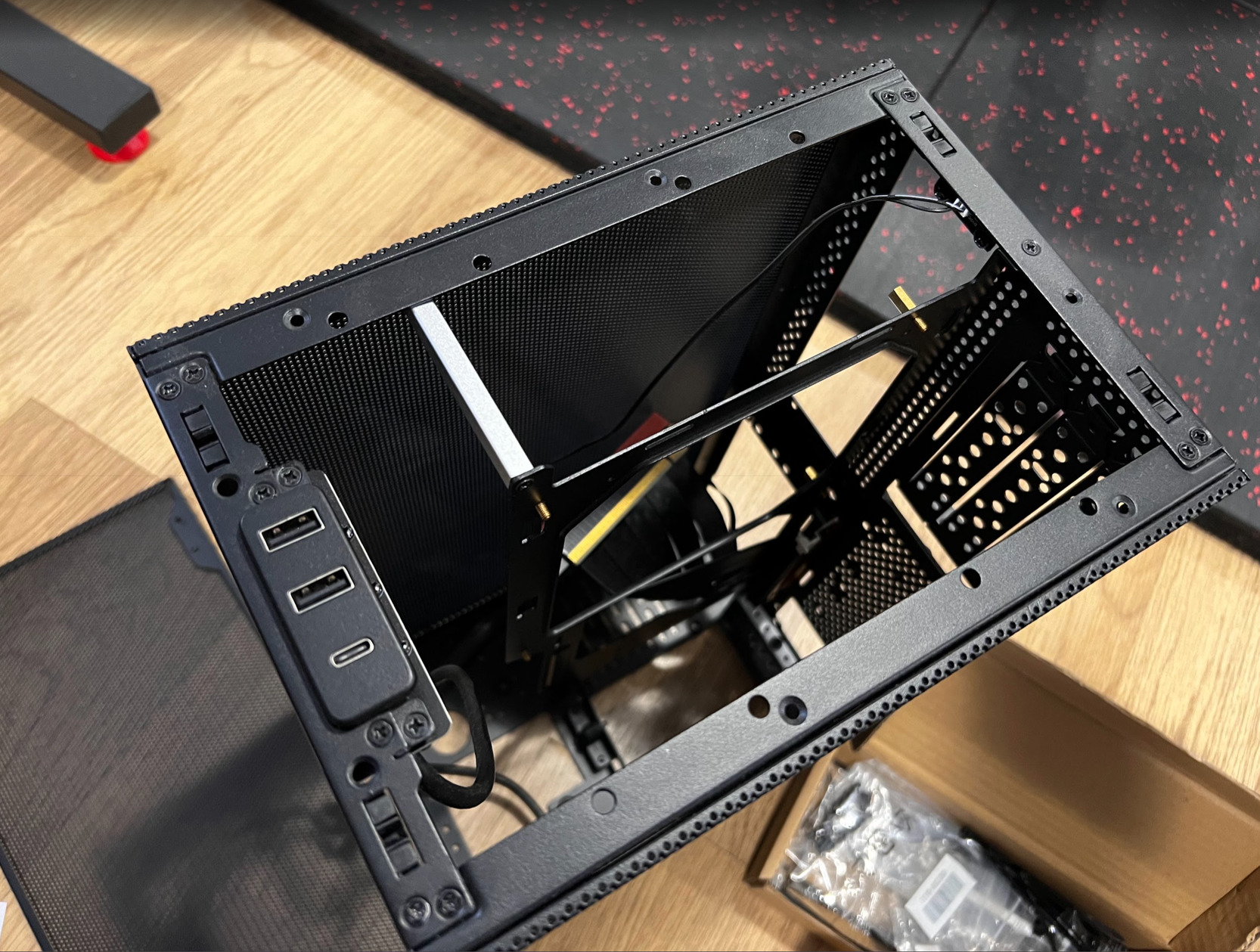 SSUPD Meshroom S Mini-ITX számítógép ház tartozékokkal - HardverApró