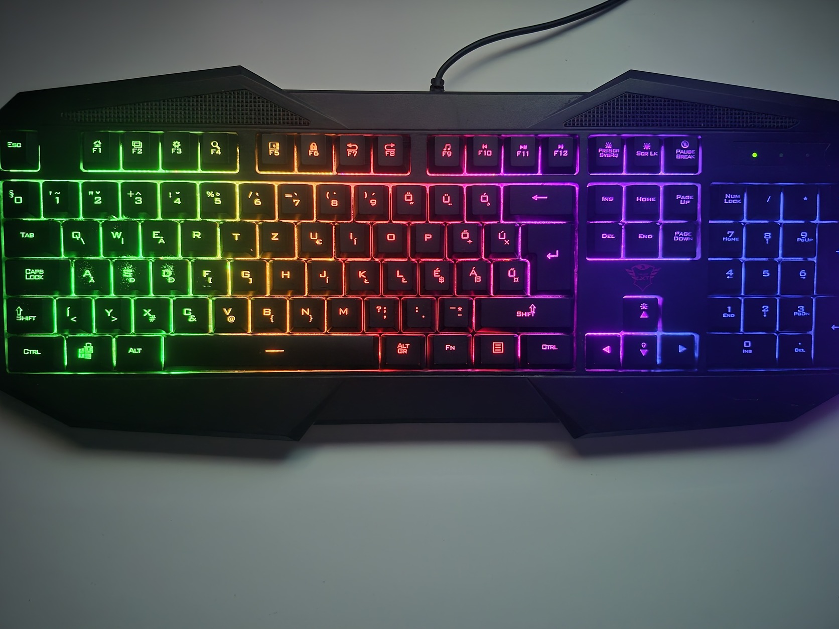 Trust Avonn Gtx 830-RW billentyűzet - HardverApró