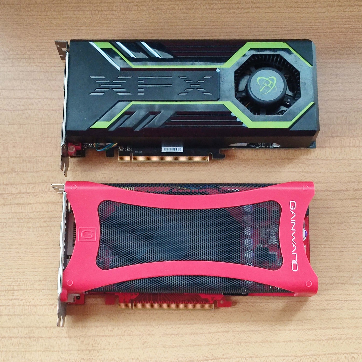 Red Team vs. Green Team (Gainward GeForce 9600GT, XFX Radeon HD4830 ...
