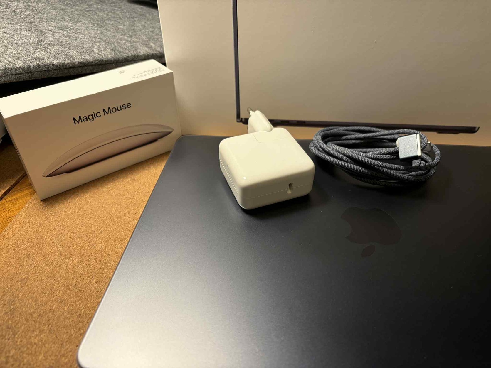 Apple MacBook Air 13" M4 10cCPU/8cGPU/16GB/256GB SSD - Éjfekete - 3 év ...