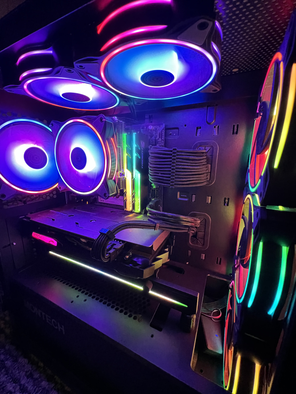 Erős RGB Gamer PC - HardverApró