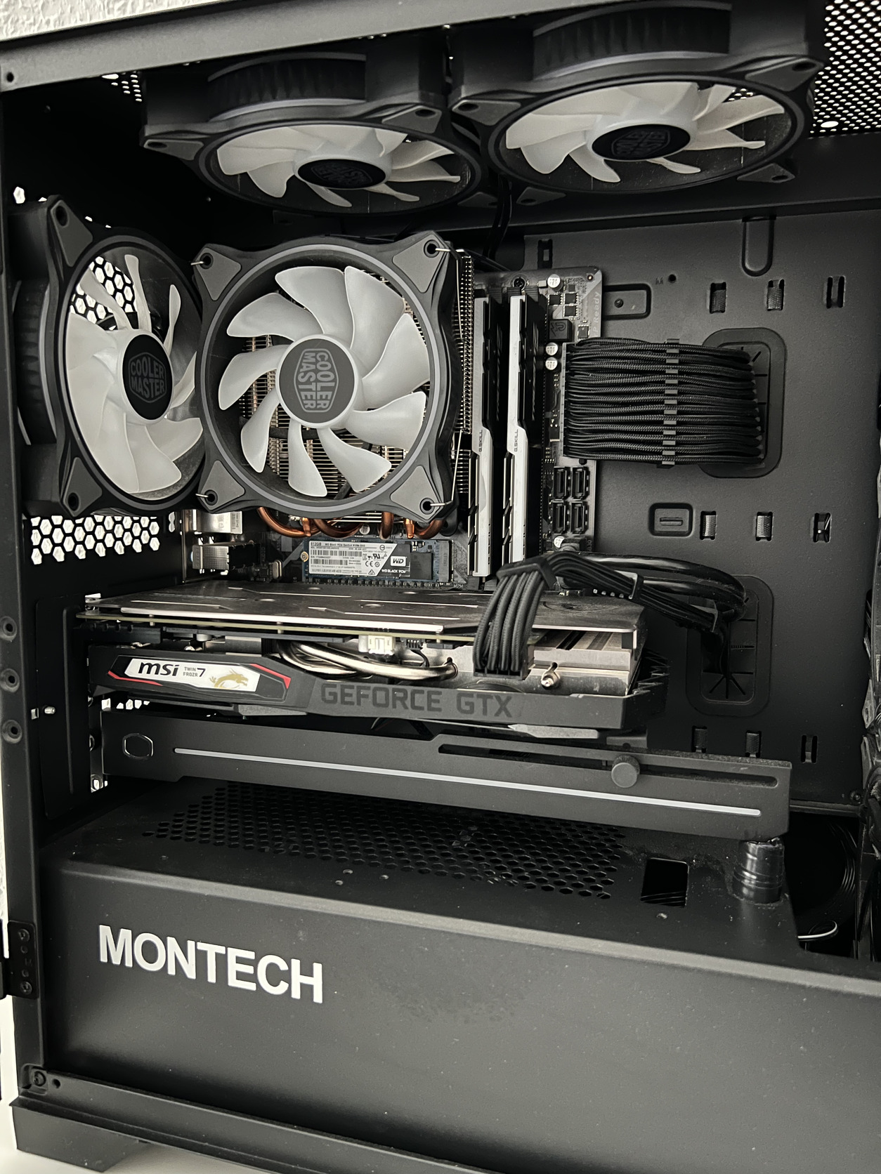 Erős RGB Gamer PC - HardverApró