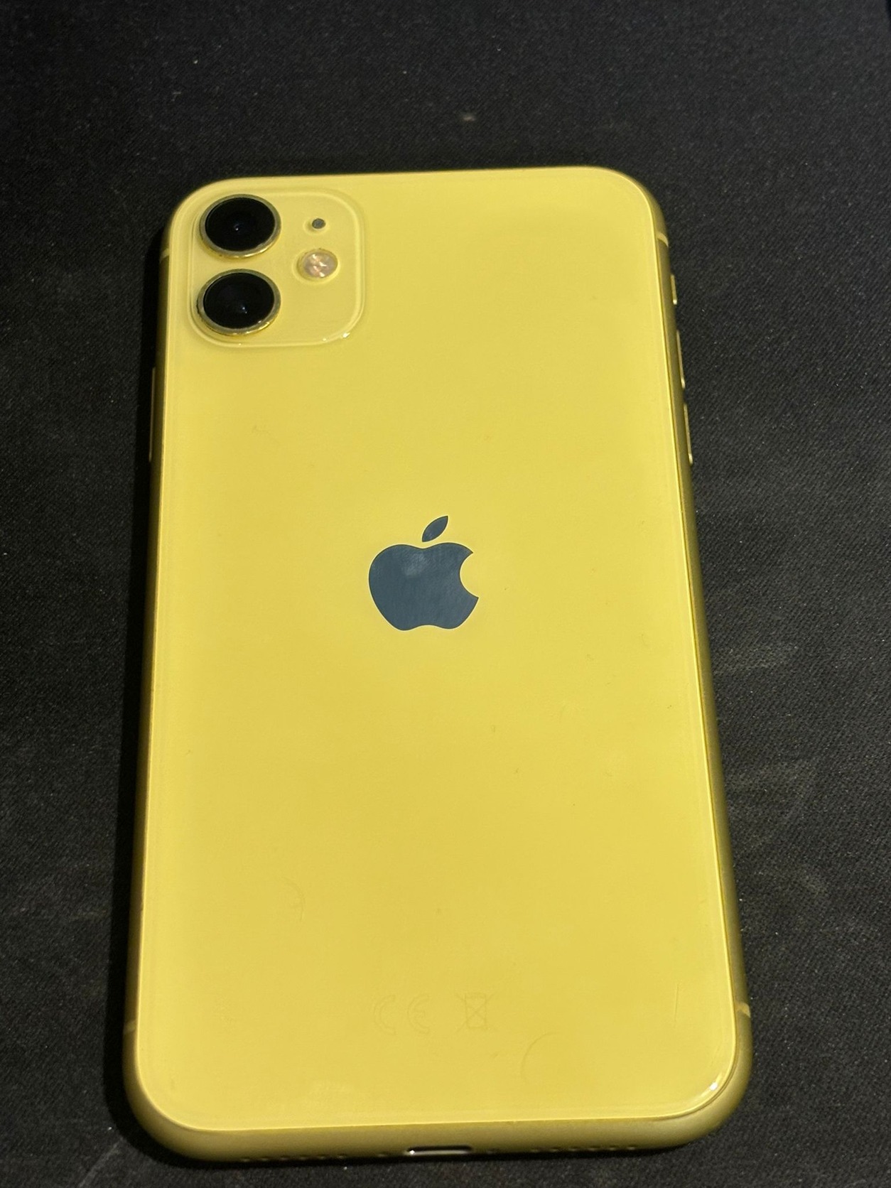 iPhone 11 (sárga) nem működik, alkatrésznek / javításra - HardverApró