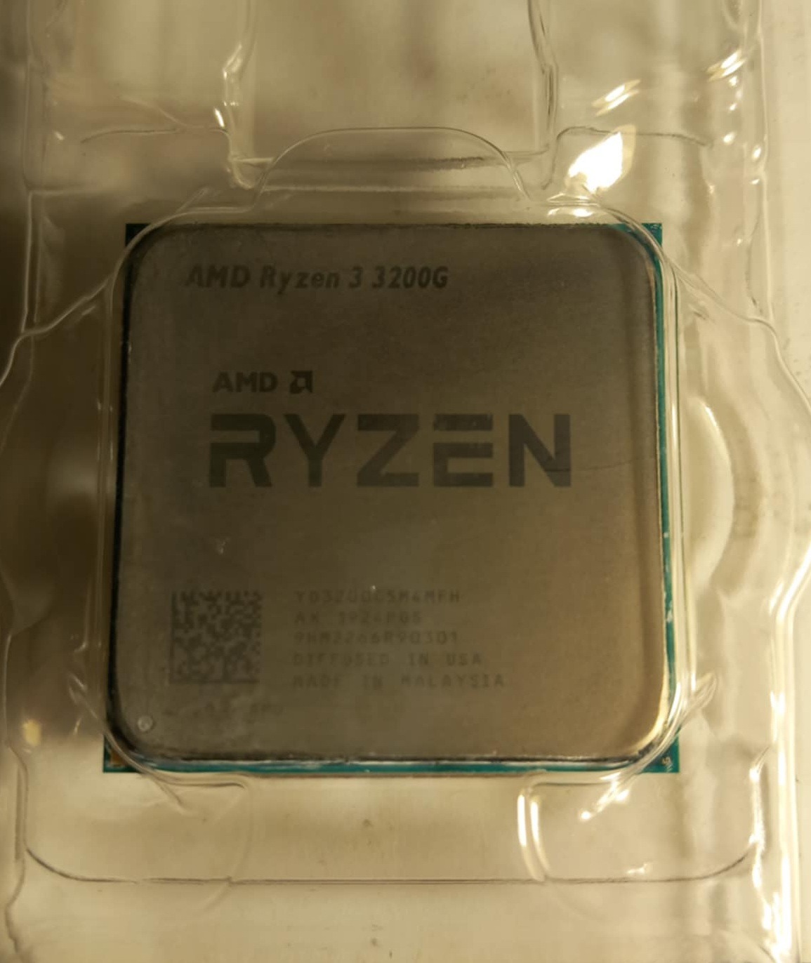 AMD Ryzen 3 3200G processzor és gyári processzorhűtő - HardverApró