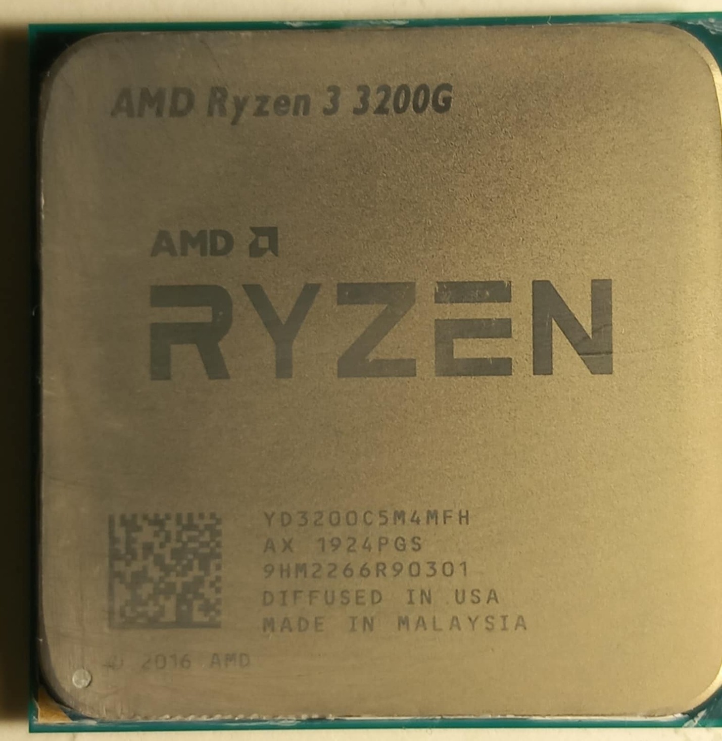 AMD Ryzen 3 3200G processzor és gyári processzorhűtő - HardverApró