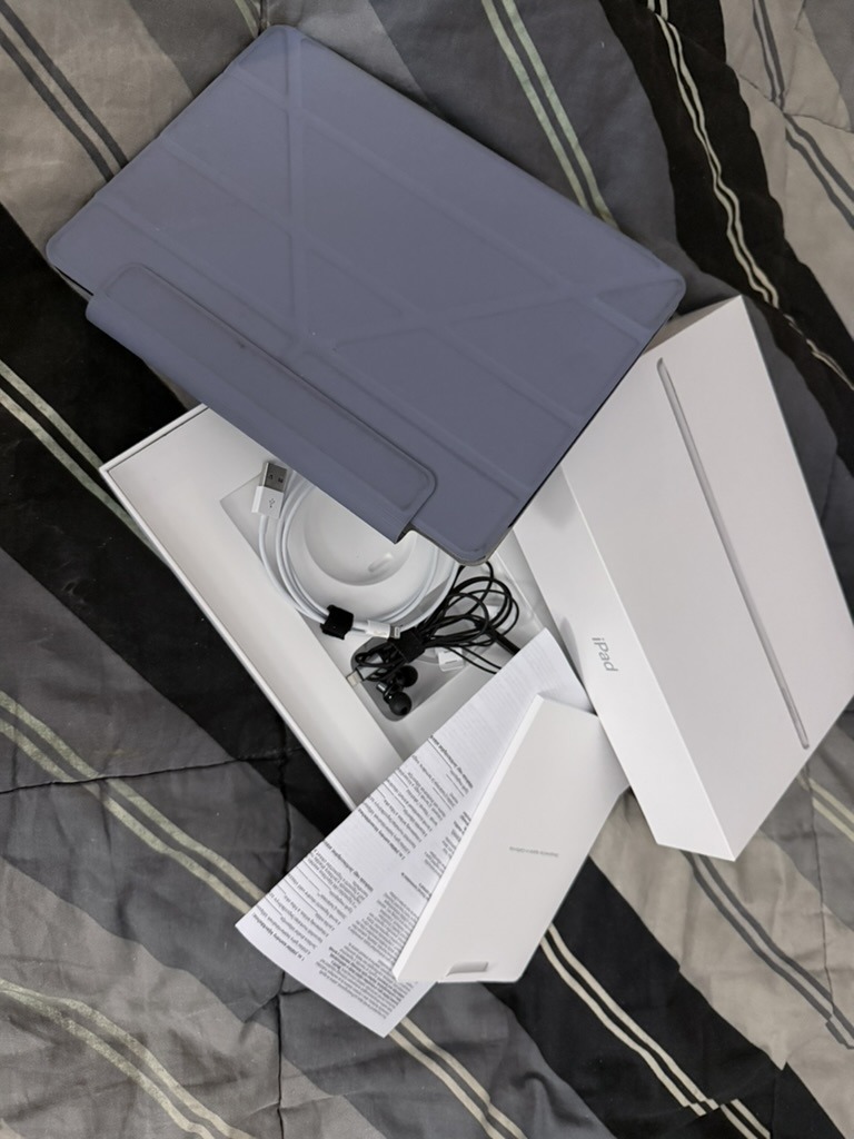 Elado szép állapotban lévő, eredeti dobozában iPad 9. generáció (2021) Wi Fi + Cellular ...