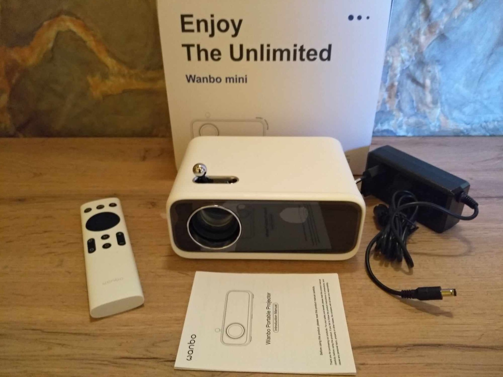 Új/bontatlan Wanbo Mini Pro hordozható HD-projektor. Android TV ...