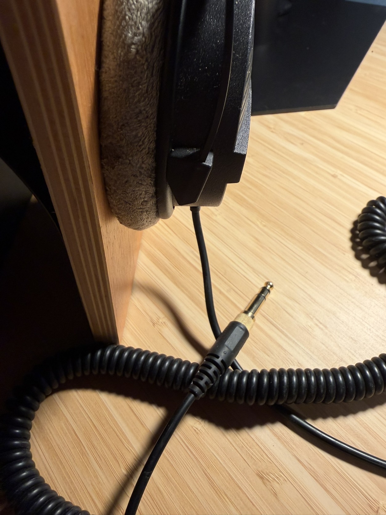 Eladó prémium minőségú fejhallgató - Beyerdynamic DT-990 Pro - HardverApró