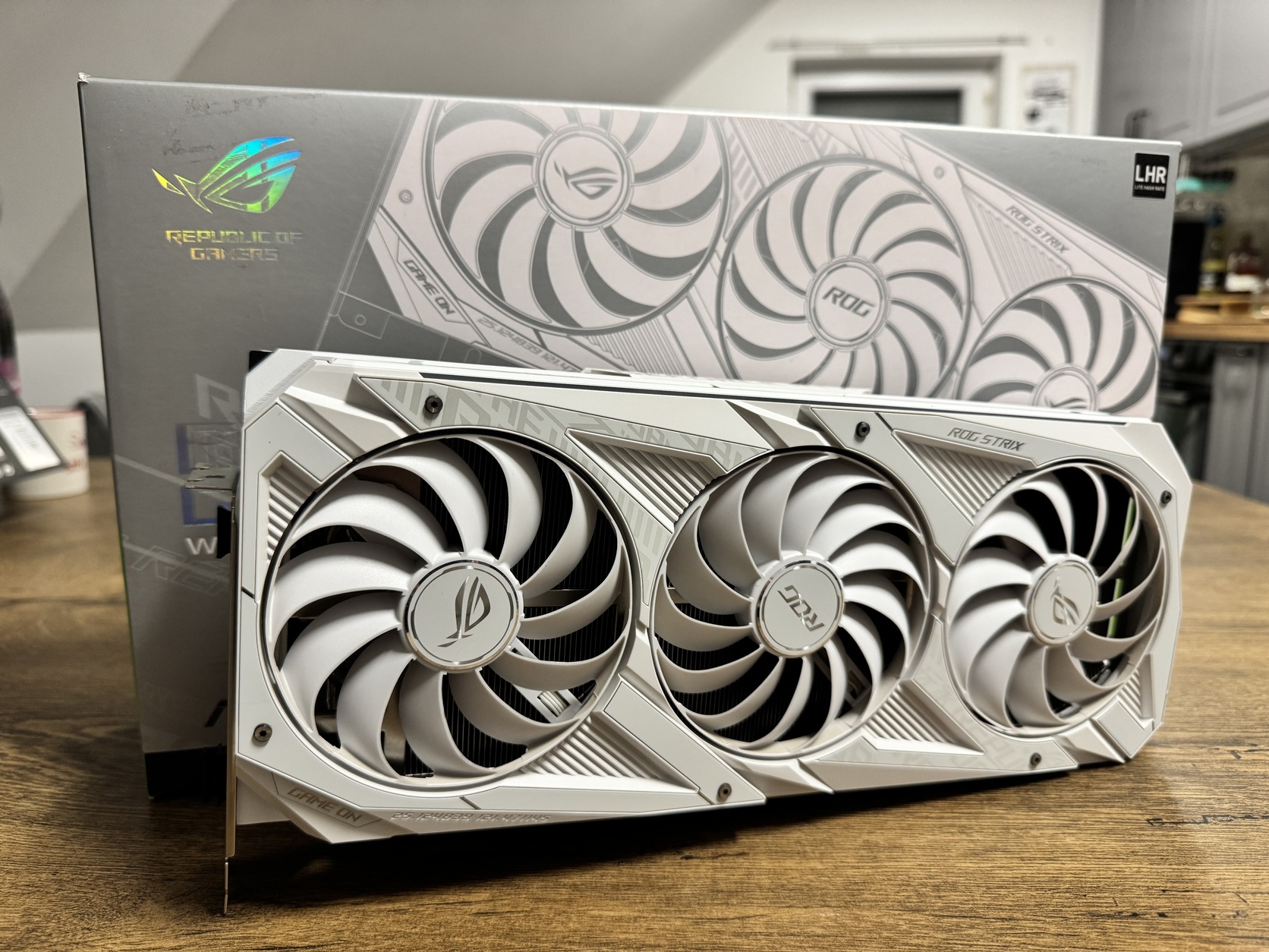 ASUS ROG STRIX GeForce RTX 3080 10GB WHITE EDITION - HardverApró