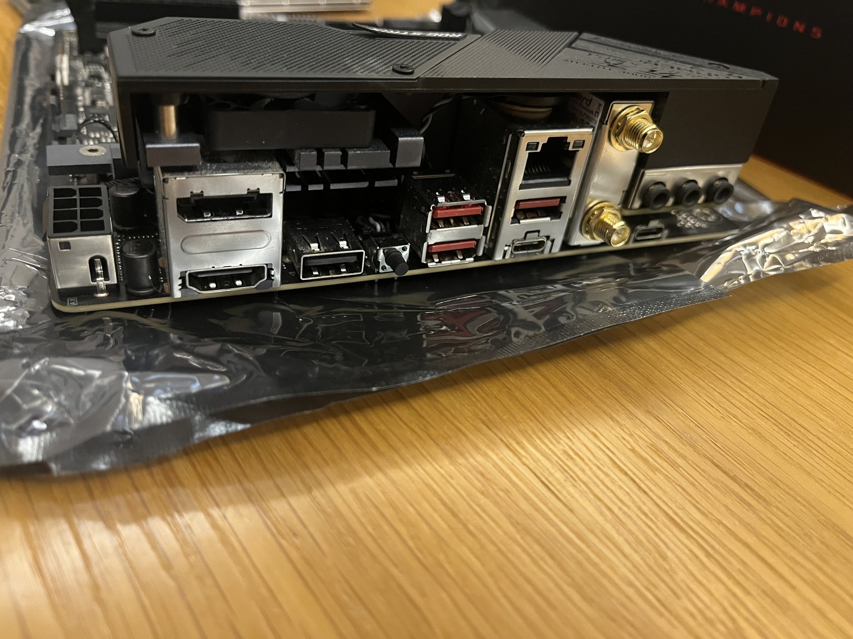 ASUS ROG Strix B550-I Gaming Mini-ITX alaplap - HIBÁS (piros LED ...
