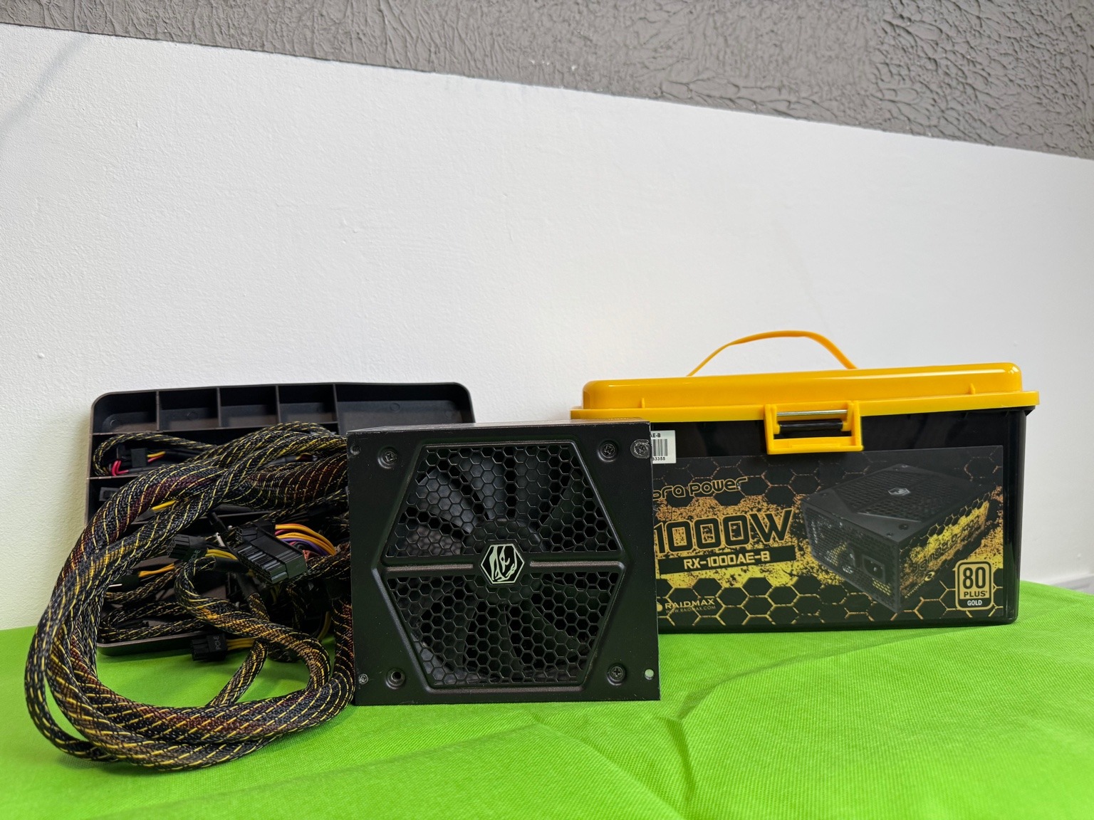 Raidmax Cobra Power RX-1000AE-B 1000W 80+ Gold félmoduláris tápegység ...