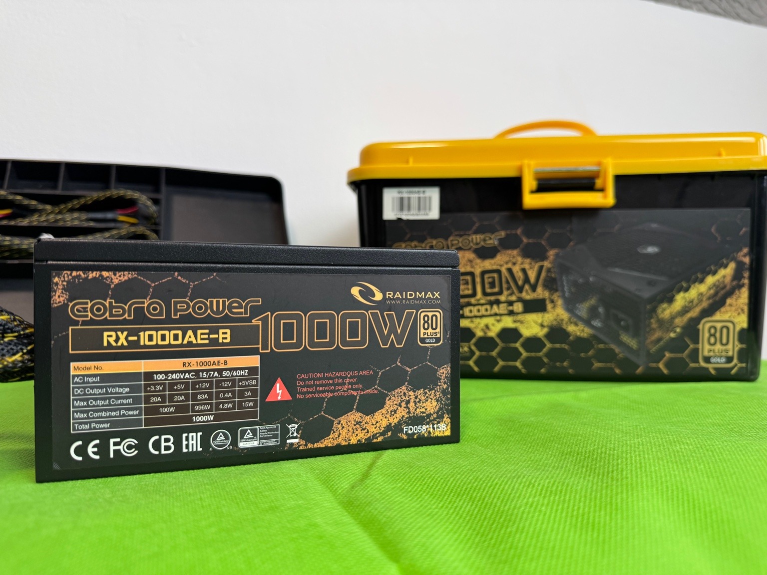 Raidmax Cobra Power RX-1000AE-B 1000W 80+ Gold félmoduláris tápegység ...