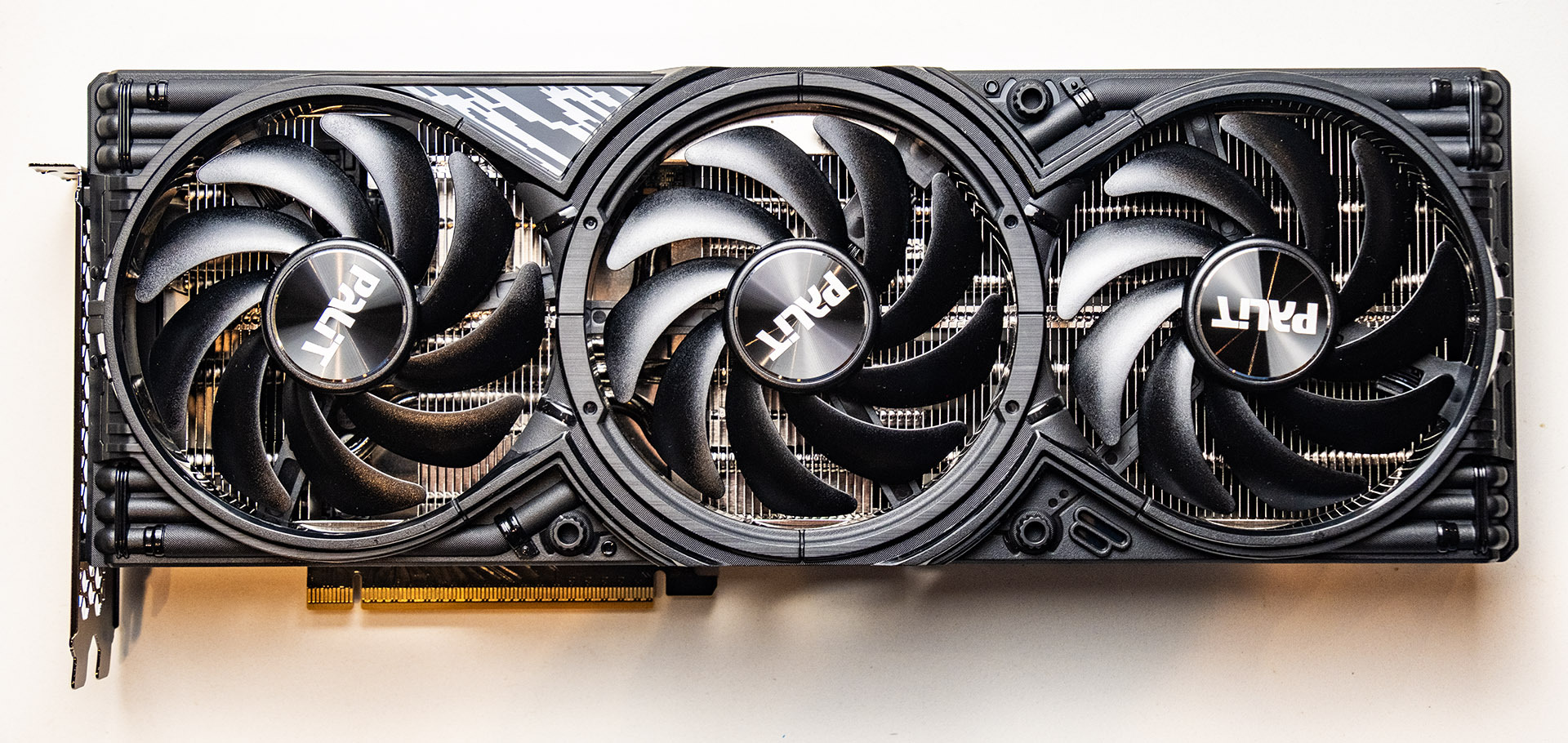 Palit RTX 5070 Ti GamingPro-S 16G videokártya garanciával - HardverApró