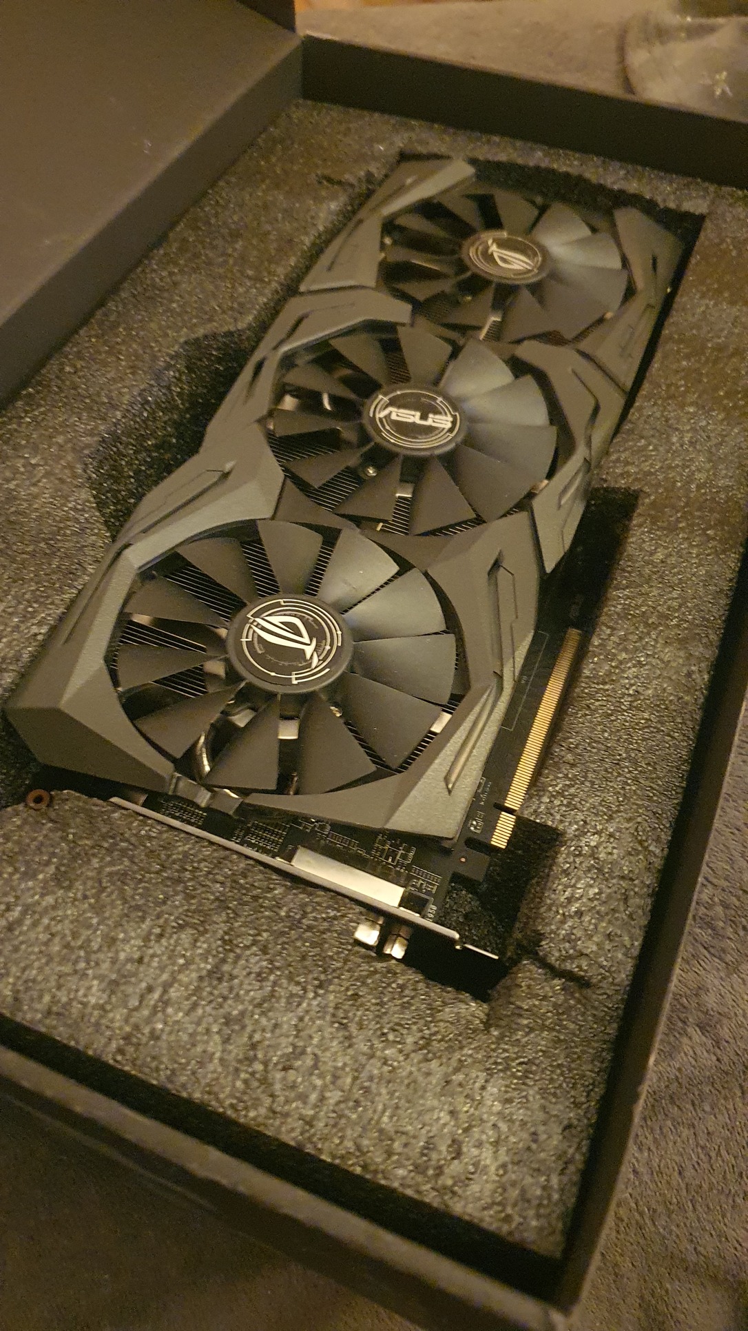 ASUS ROG STRIX RX 580 8GB GDDR5 OC 256 BIT RGB VIDEOKÁRTYA - HardverApró
