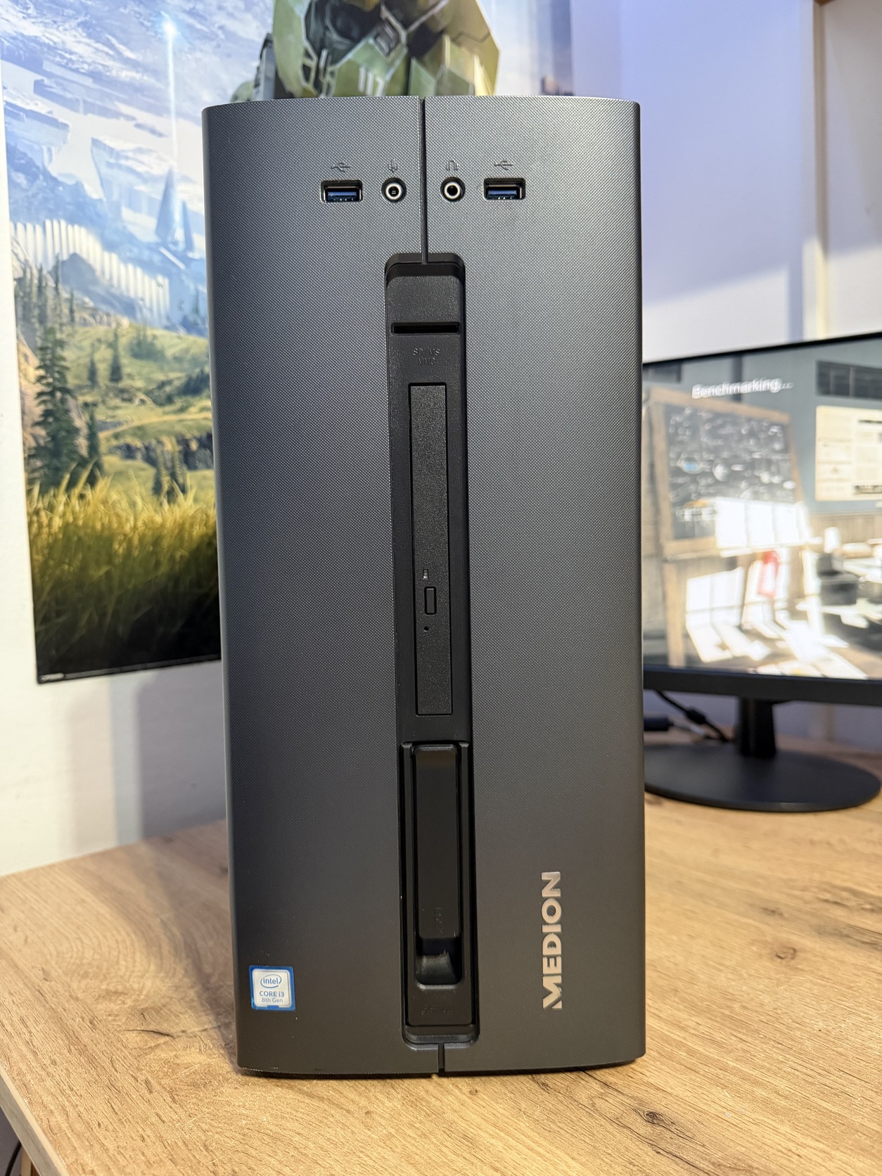 Medion PC // Core i3-8100 // 16GB RAM // 256GB SSD+500GB HDD // GTX1650 ...