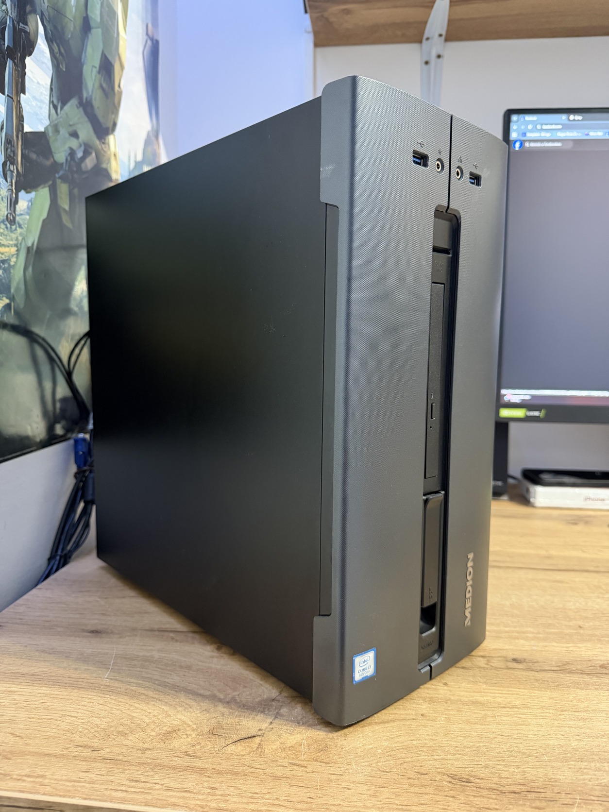 Medion PC // Core i3-8100 // 16GB RAM // 256GB SSD+500GB HDD // GTX1650 ...