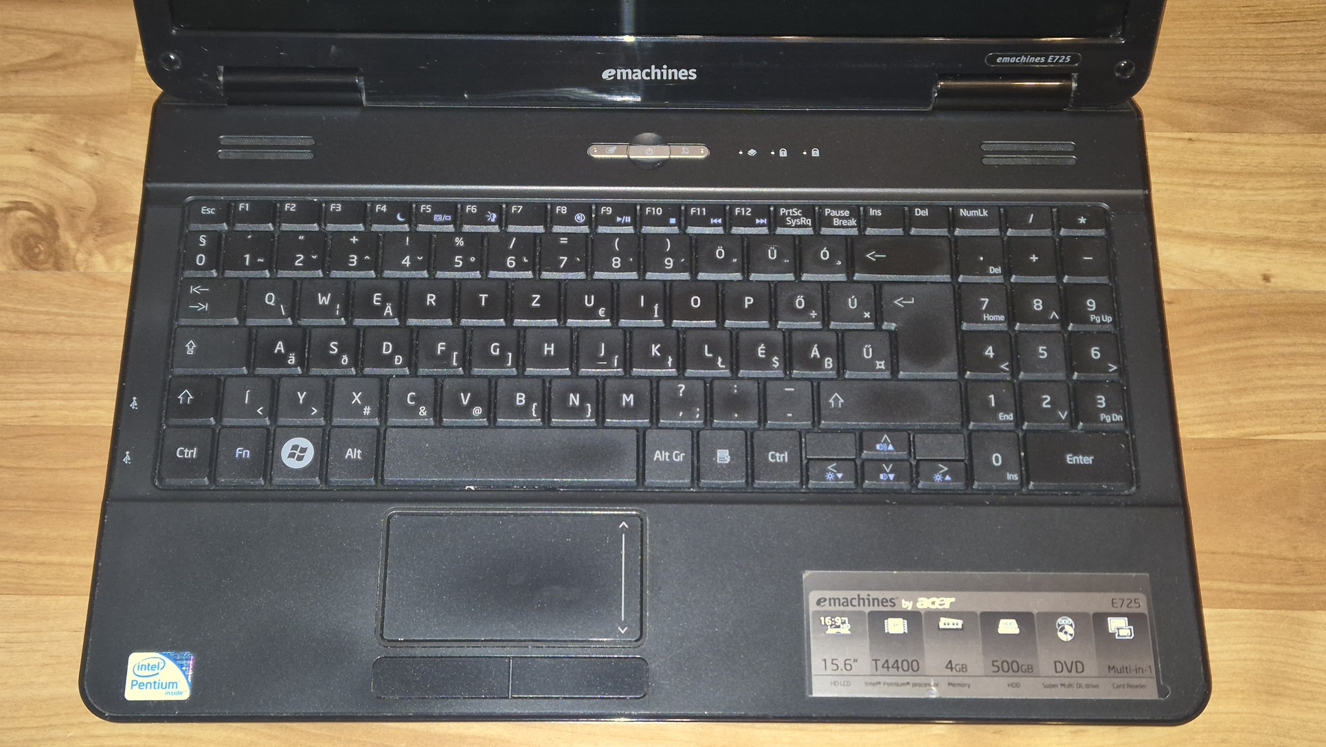 Szép állapotú Acer eMachines E725 (T4400, 4GB, 500GB) - HardverApró