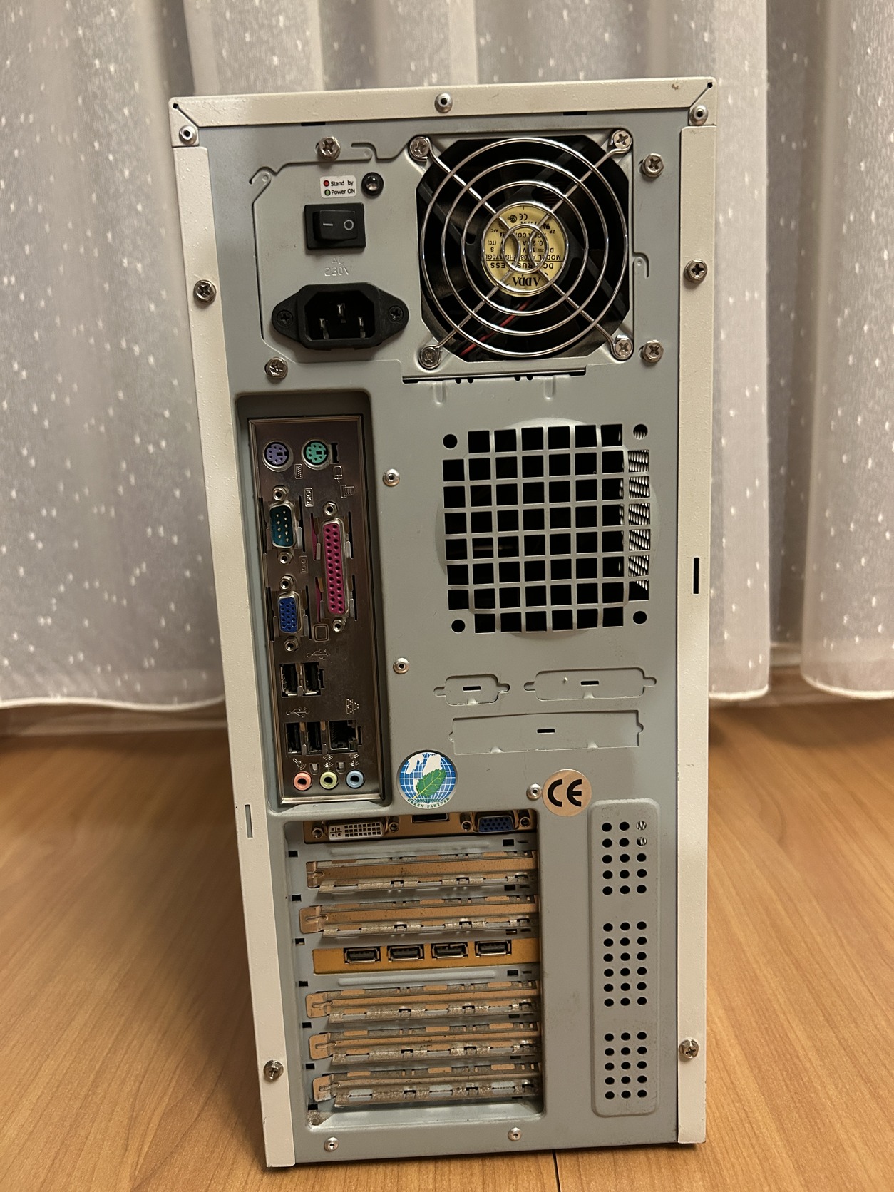 Retro számítógép eladó, ASUS alaplap, AMD processzor a képek szerint ...