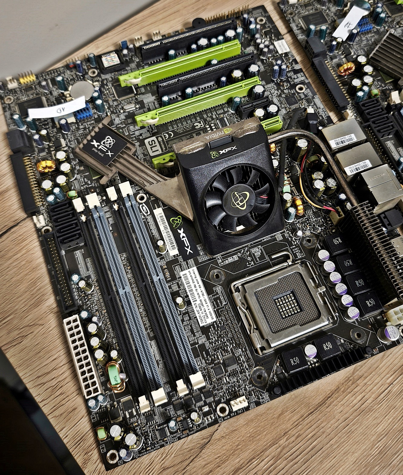 EVGA és XFX nForce 780i SLI alaplapok (2 db - hibásak?) - HardverApró