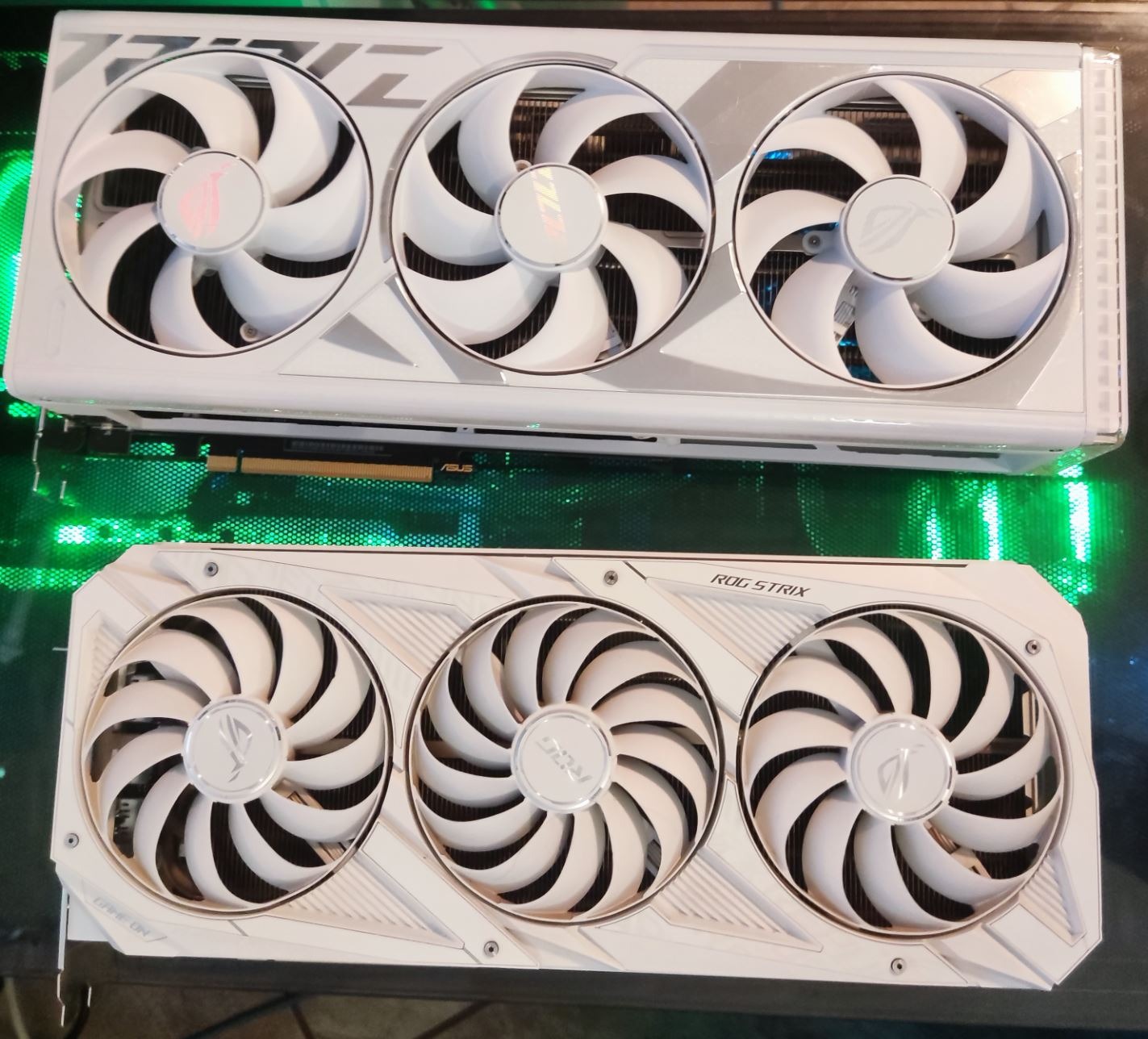 Asus ROG Strix RTX 3090 OC White Limited Edition - HardverApró