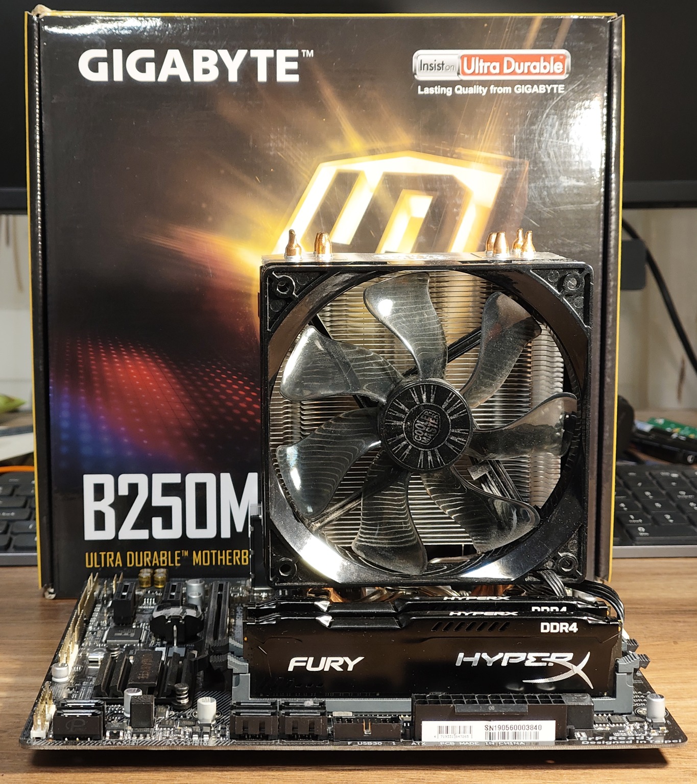 Gigabyte B250M + i7-6700K + 2x8GB félkonfig - HardverApró