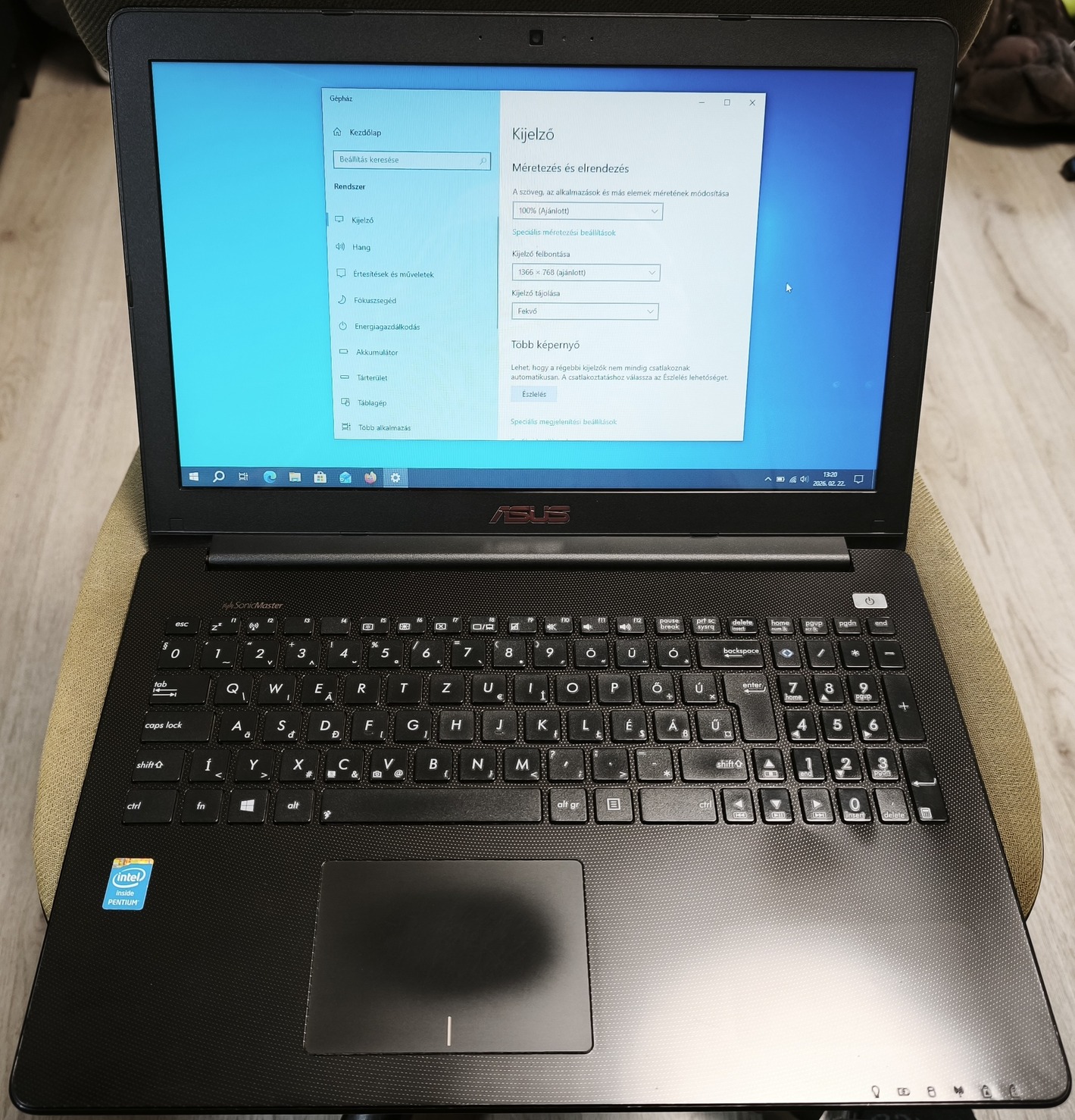 ASUS X502C (2117U, 4GB RAM, 500GB SSD) - HardverApró