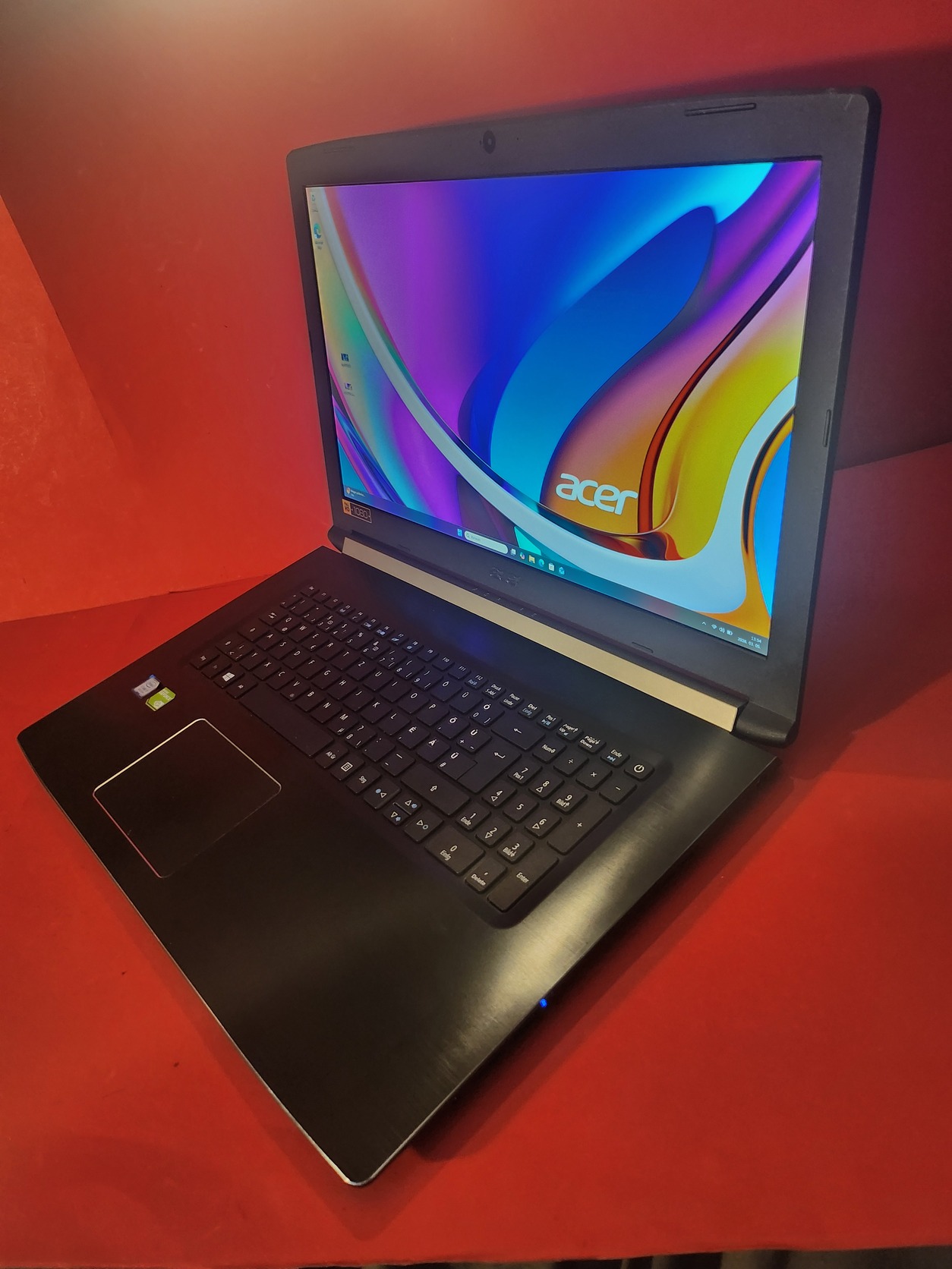 Megkímélt Acer 17,3"FullHD,8.gen.Core i7(8X4,0Ghz)MX 2/4GB DDR5 VGA,8 ...