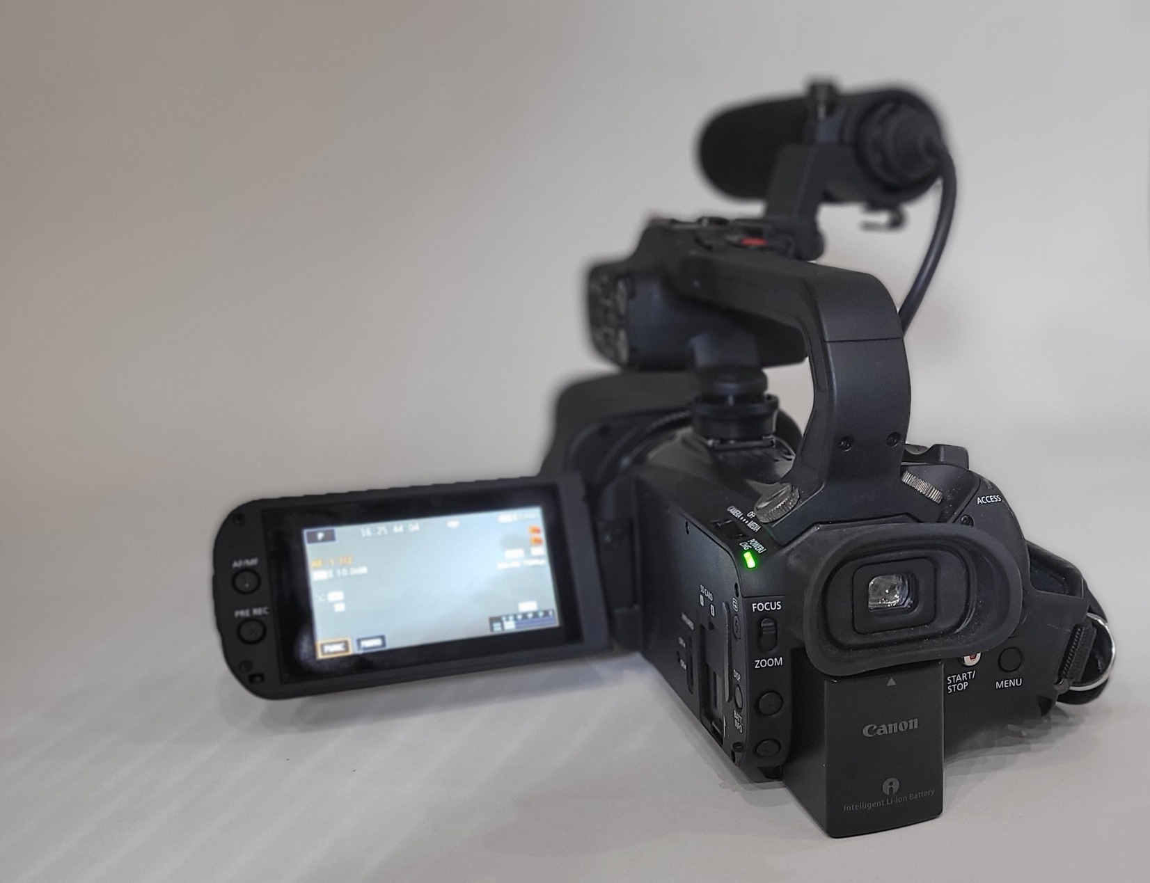 Canon XA40 Ultra HD 4K kamera mikrofonnal - HardverApró