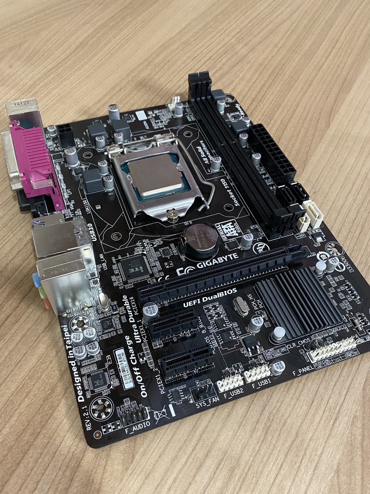 LGA 1150 félkonfig GA-H81M-DS2, Intel Pentium G3220 - HardverApró