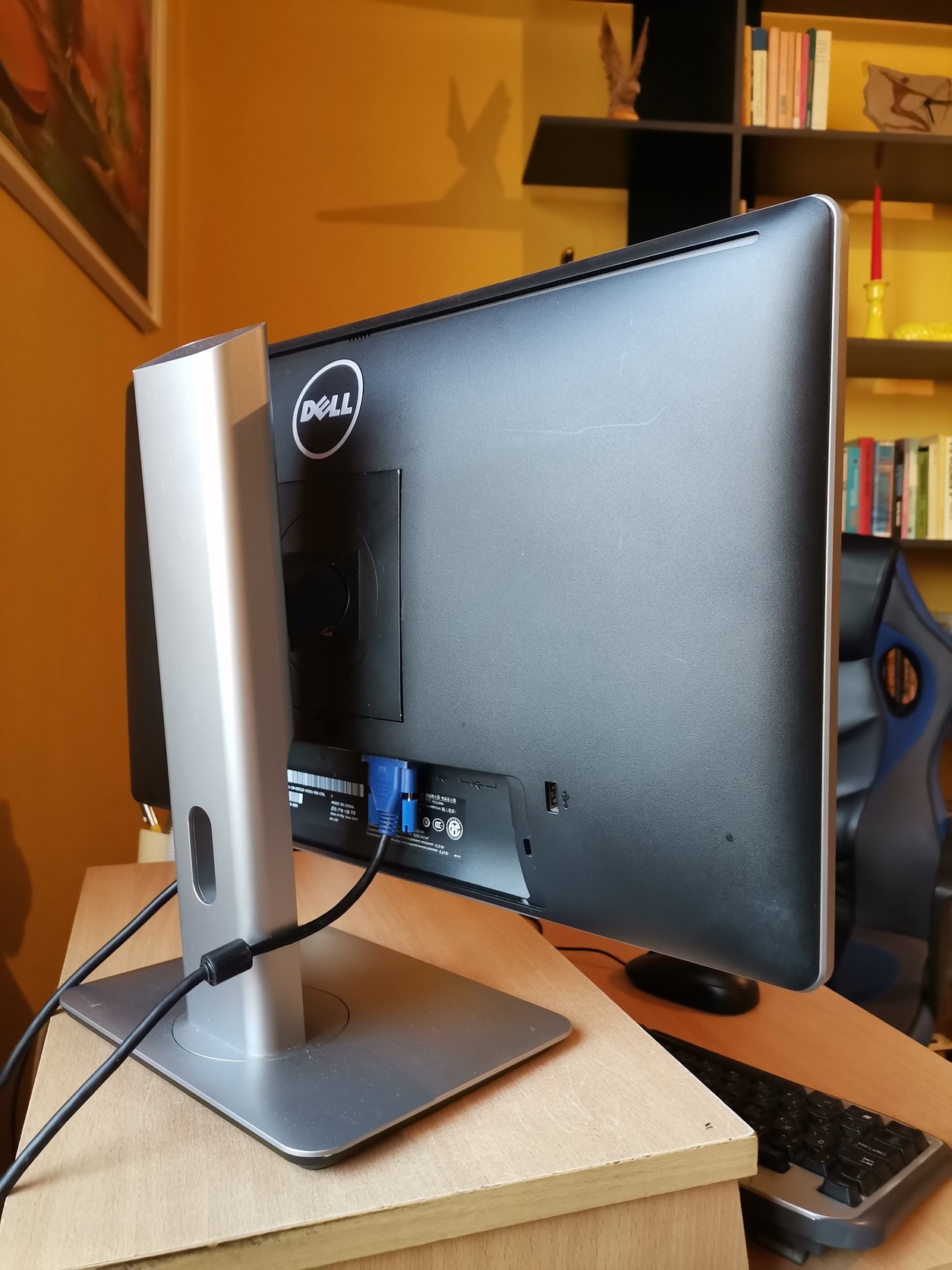 Dell P2214H, 21,5" IPS, LED, Full HD, VGA, DVI, DP, + HDMI, USB, PIVOT ...