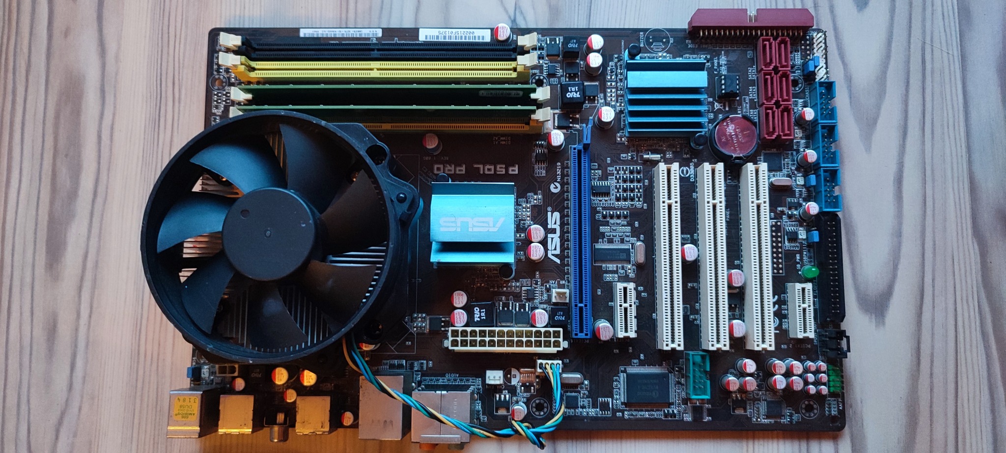 Eladó Asus P5QL PRO + E8400 CPU + 2X1GB 1066MHz RAM - HardverApró