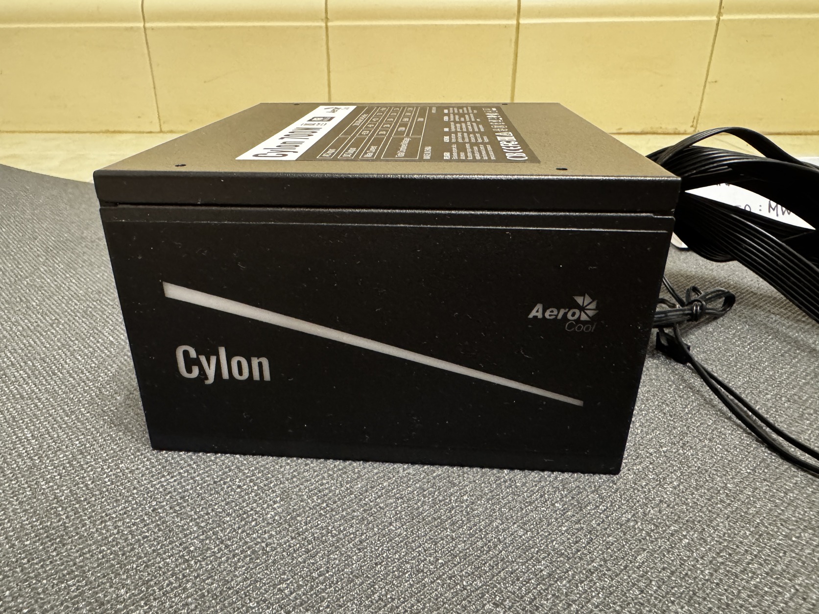 AeroCool Cylon 700W 80 Plus RGB tápegység Megbízható, Erős táp ...