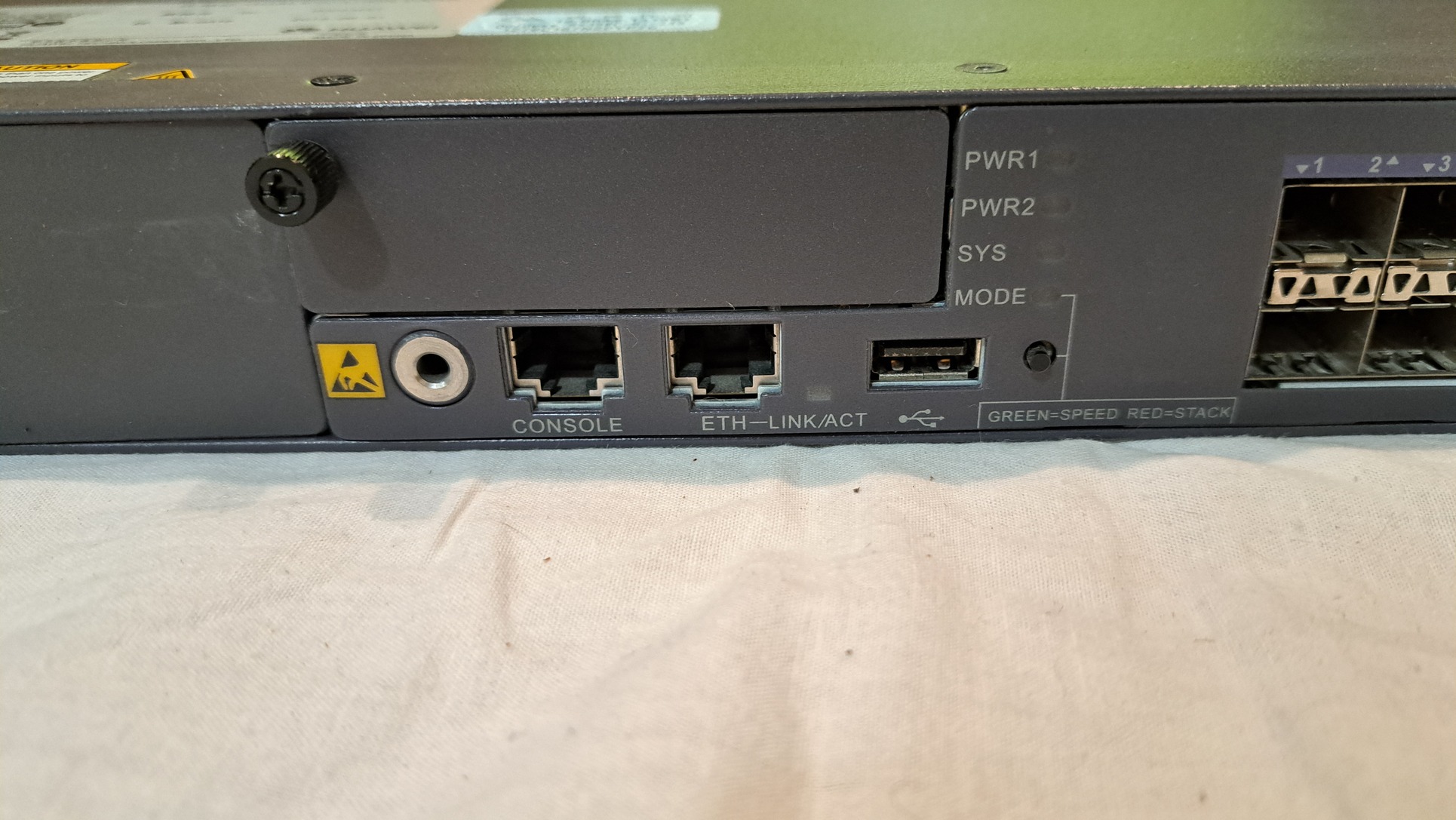 Huawei Quidway S5328C-HI-24S (Layer 3 Gigabit Switch) - HardverApró