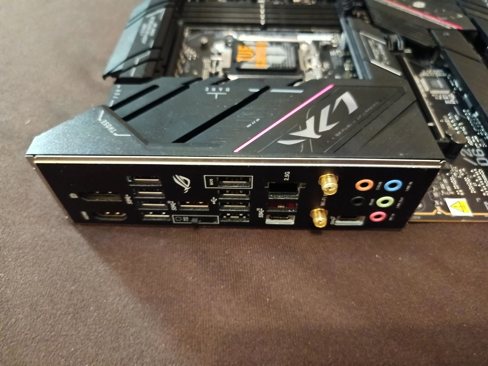 Eladó Asus ROG STRIX B650E-F alaplap, használt, csak 2 memória foglalat ...