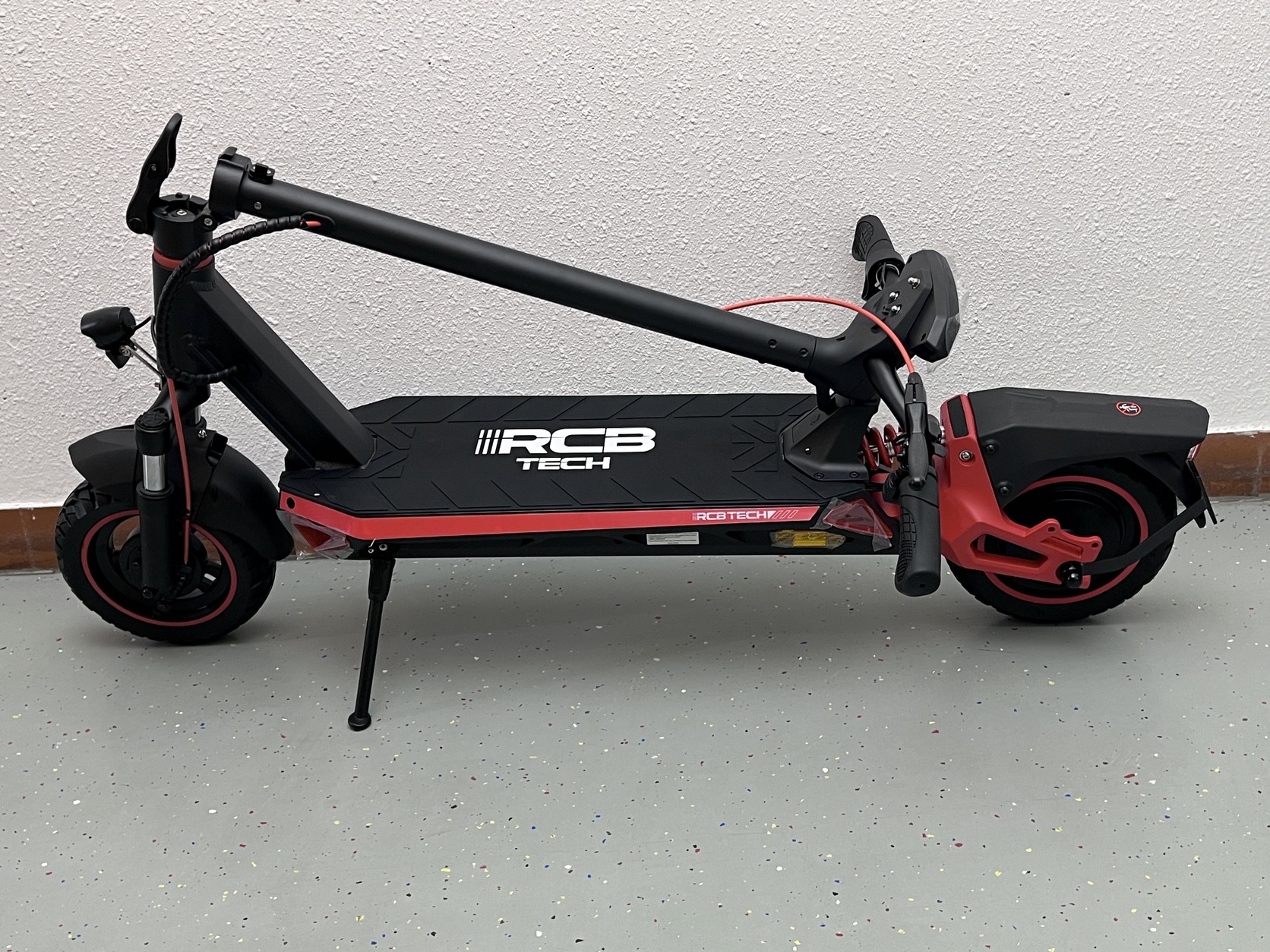 ÚJ RCB R10S ELEKTROMOS ROLLER kb 50% áron, dobozban, 3 hó gar ...