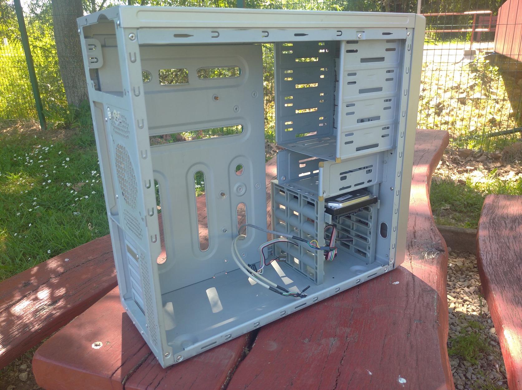 Retro szürke ATX Ház, HDD Rack-el - HardverApró